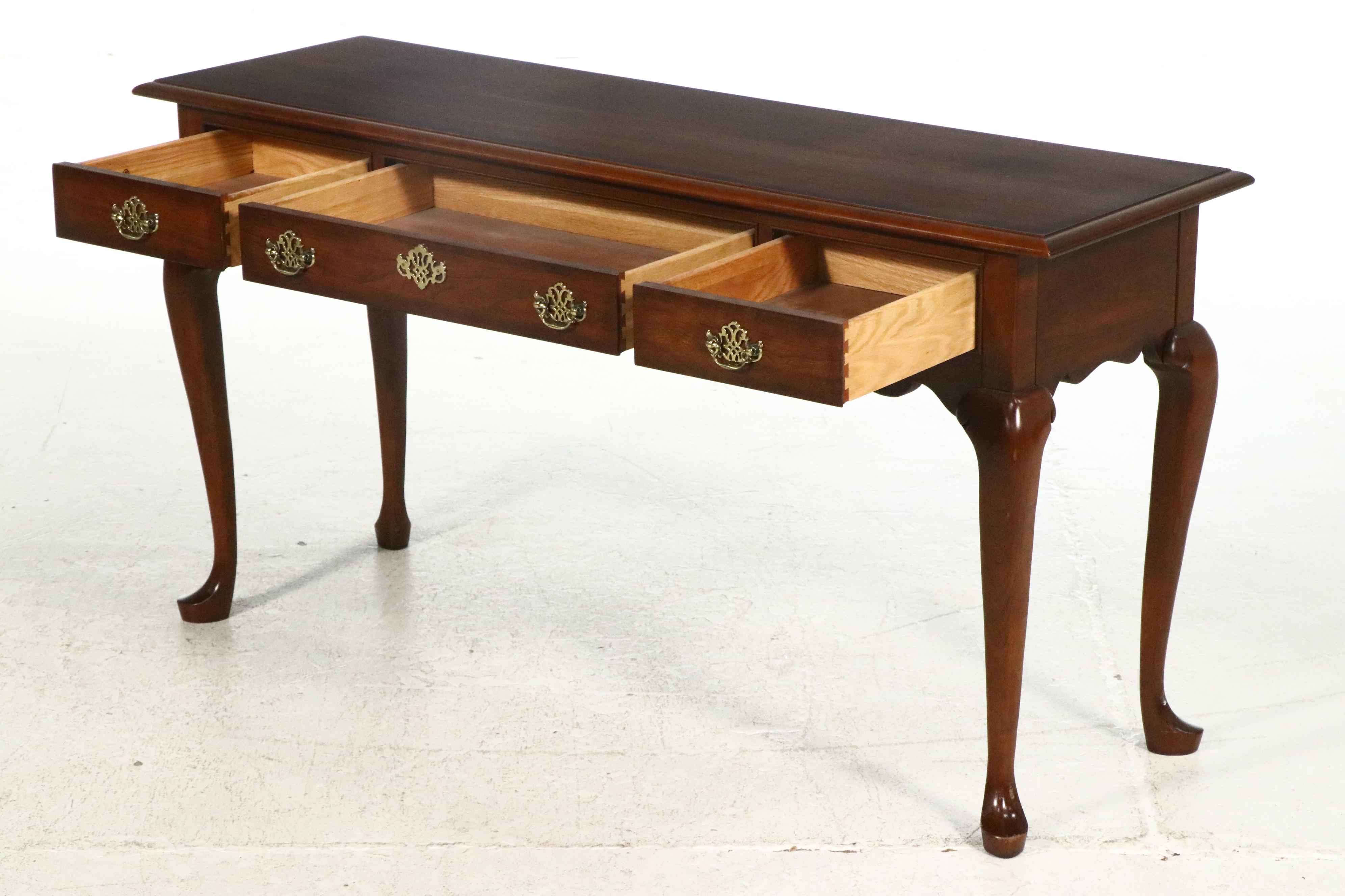 Pennsylvania House Queen Anne Style Cherry Console Table, 1984 | EBTH