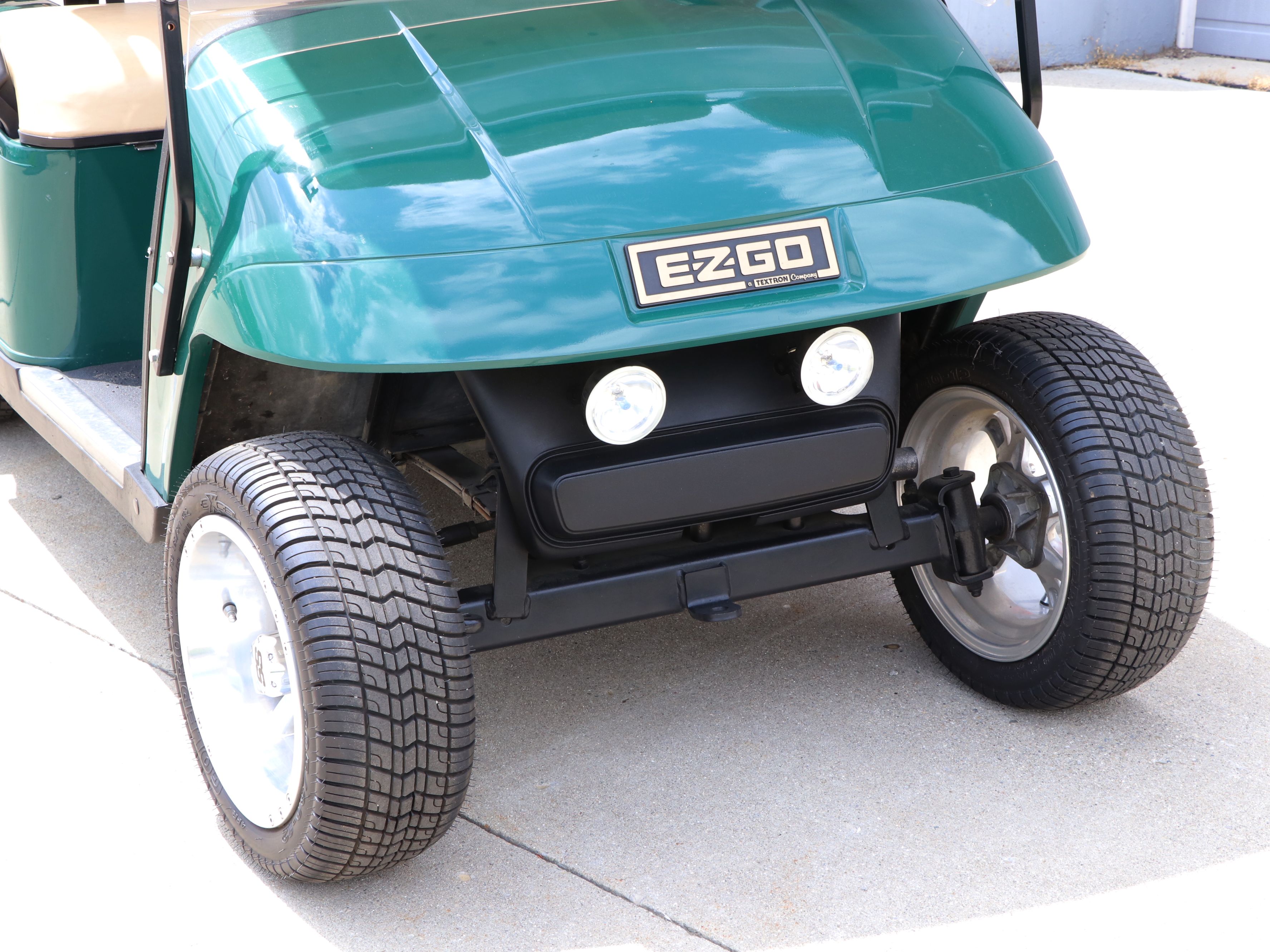 E-Z-GO Golf Cart | EBTH