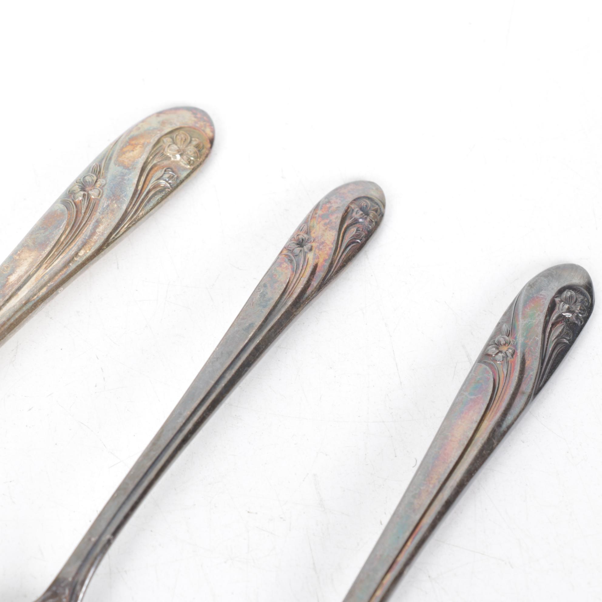 Holmes & Edwards "Romance" Silver Plate Flatware | EBTH