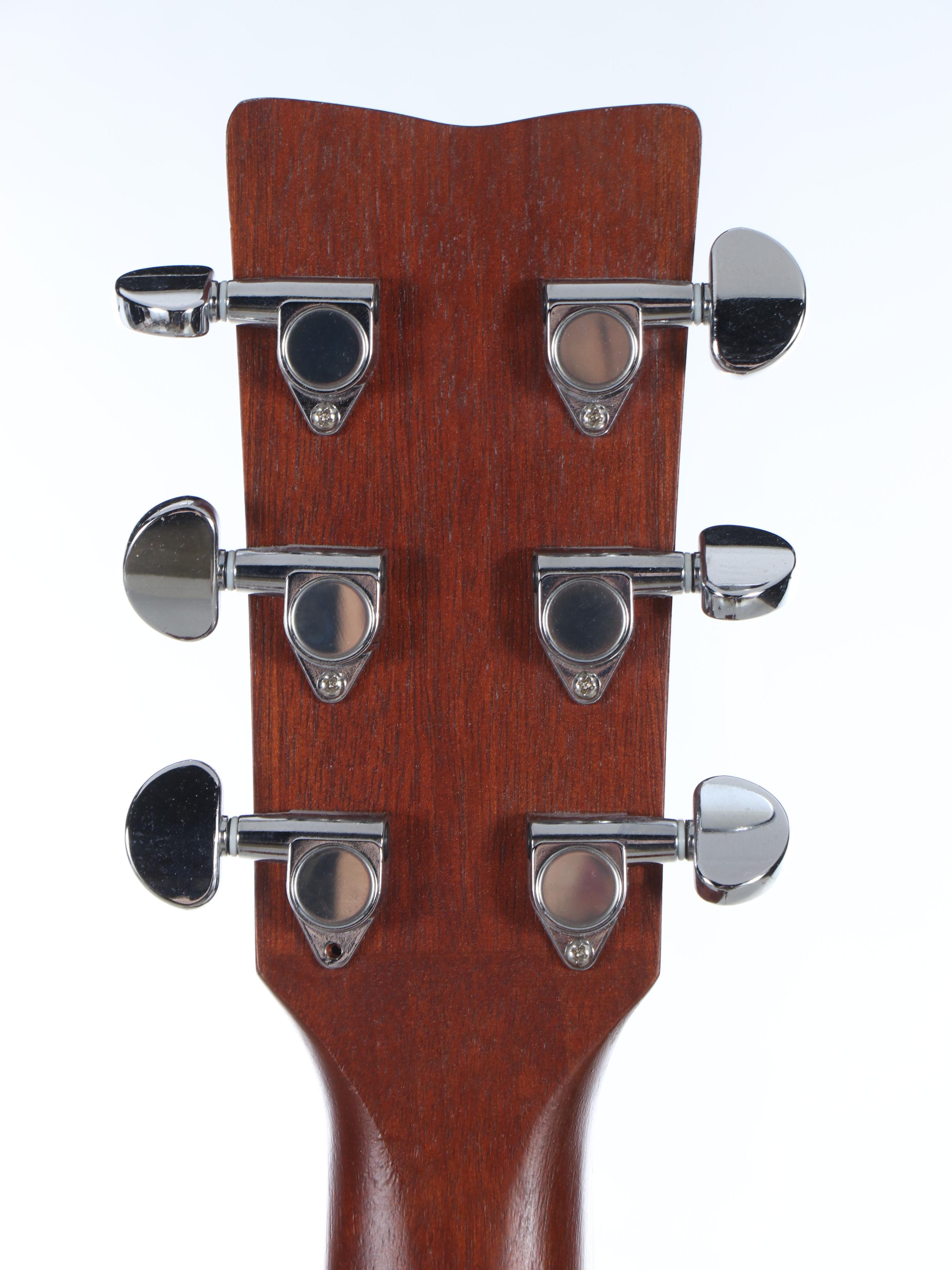 Yamaha FG 800 Spruce Acoustic Guitar with Stand, Strings and Strap | EBTH