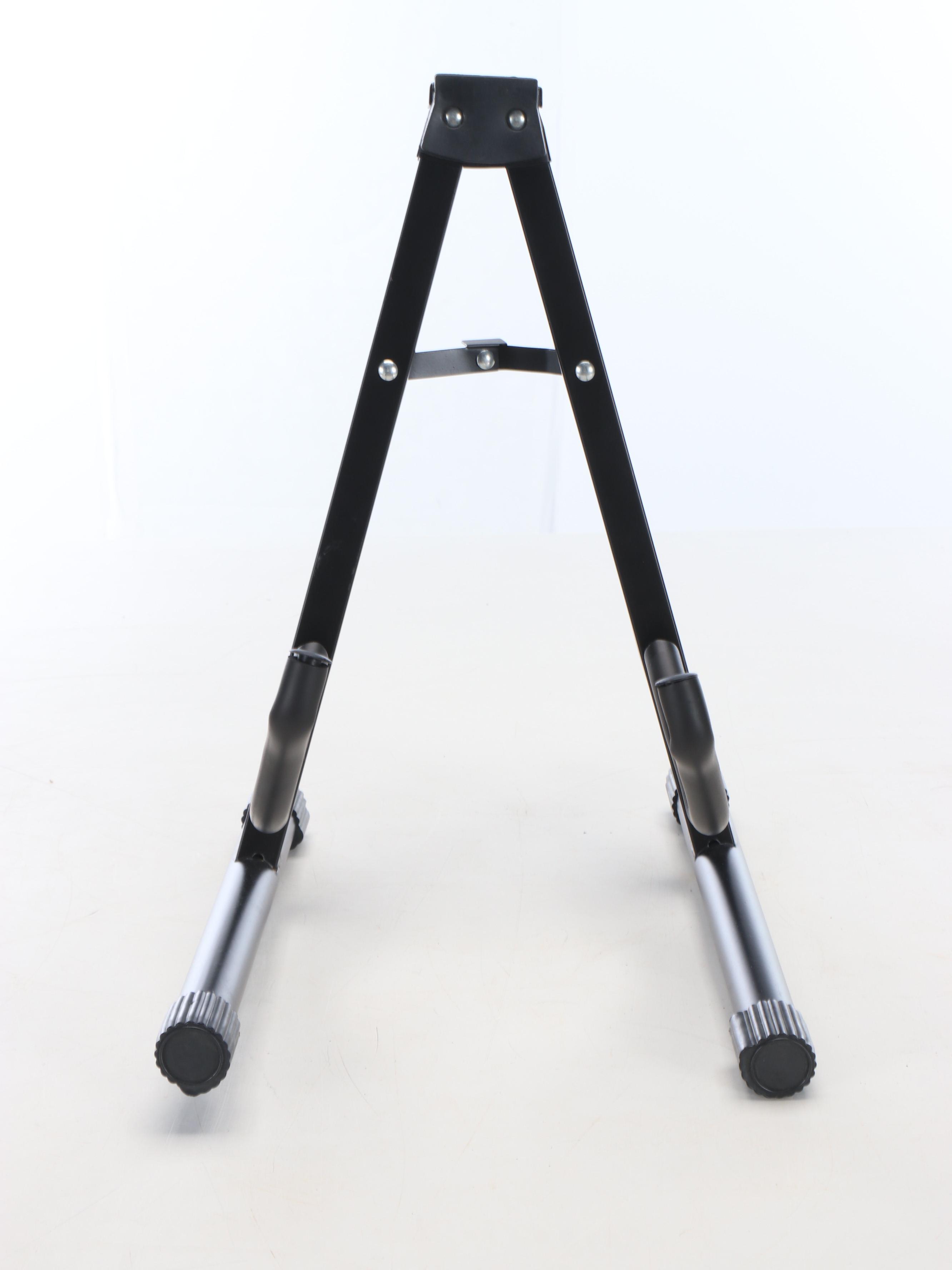 Yamaha FG 800 Spruce Acoustic Guitar with Stand, Strings and Strap | EBTH