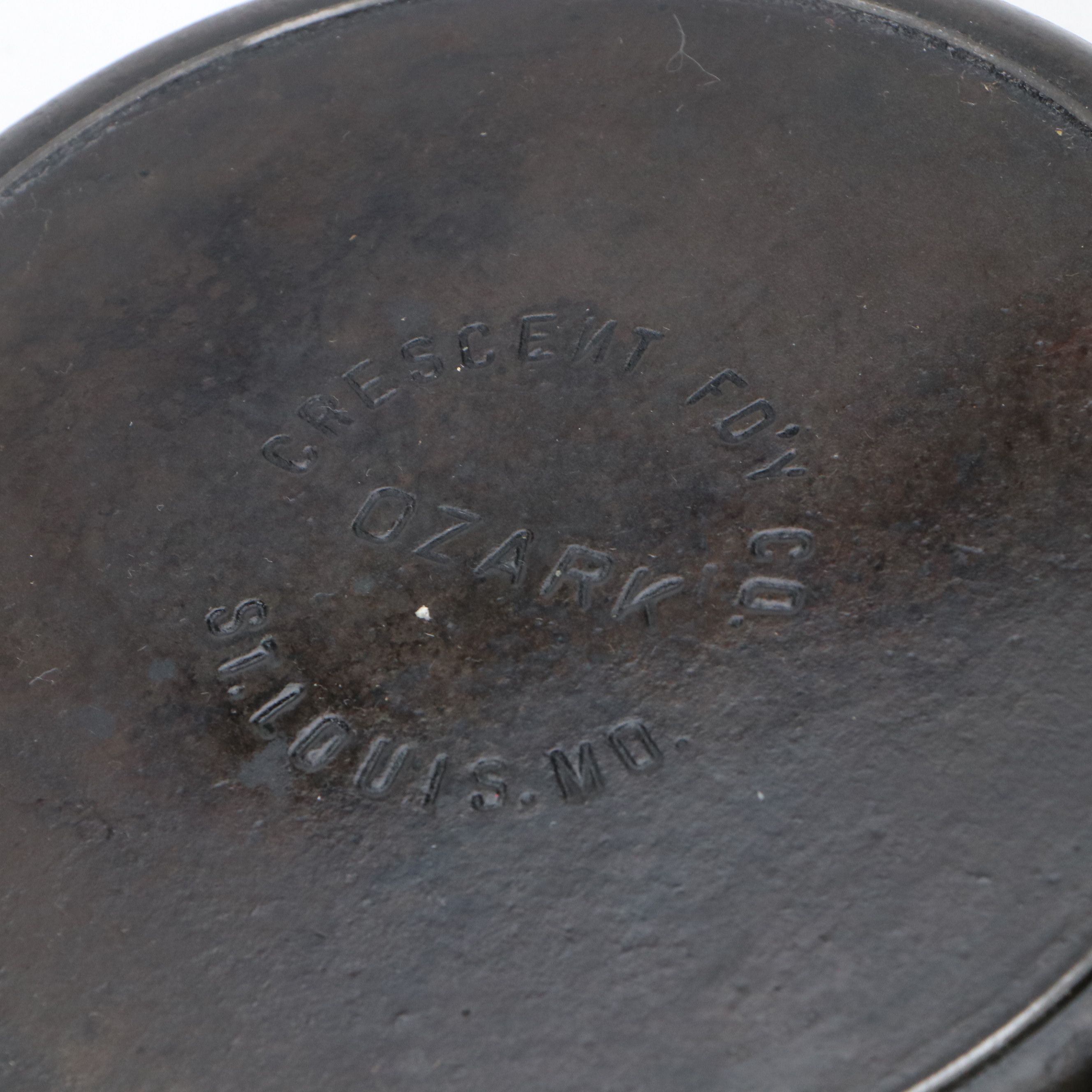 Crescent Foundry "Ozark" Dutch Oven with Beehive Lid and Other Cast ...