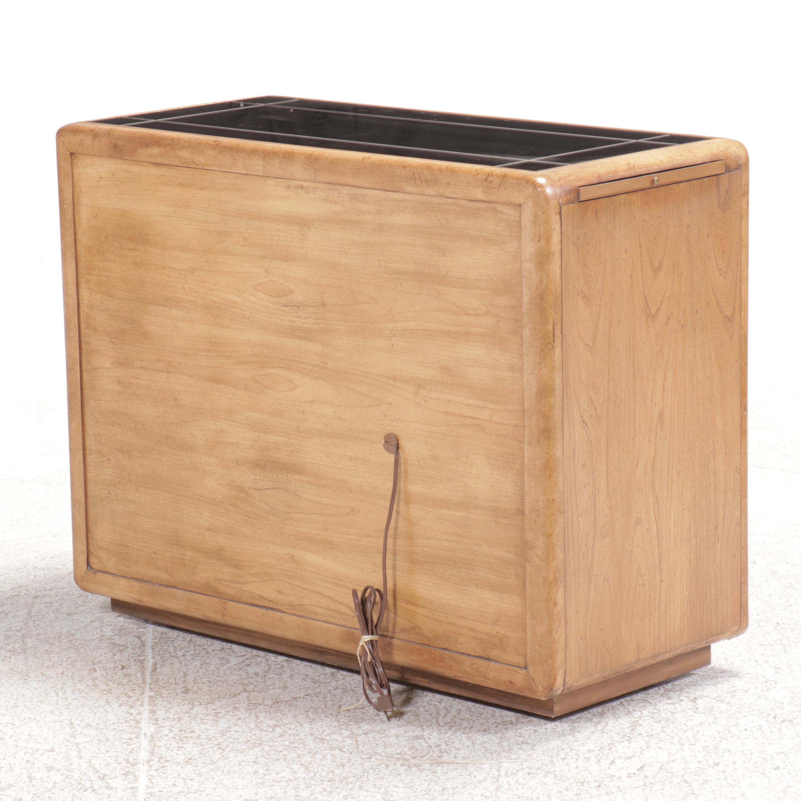 Mid Century Modern Style Sideboard with Extending Side Panels | EBTH