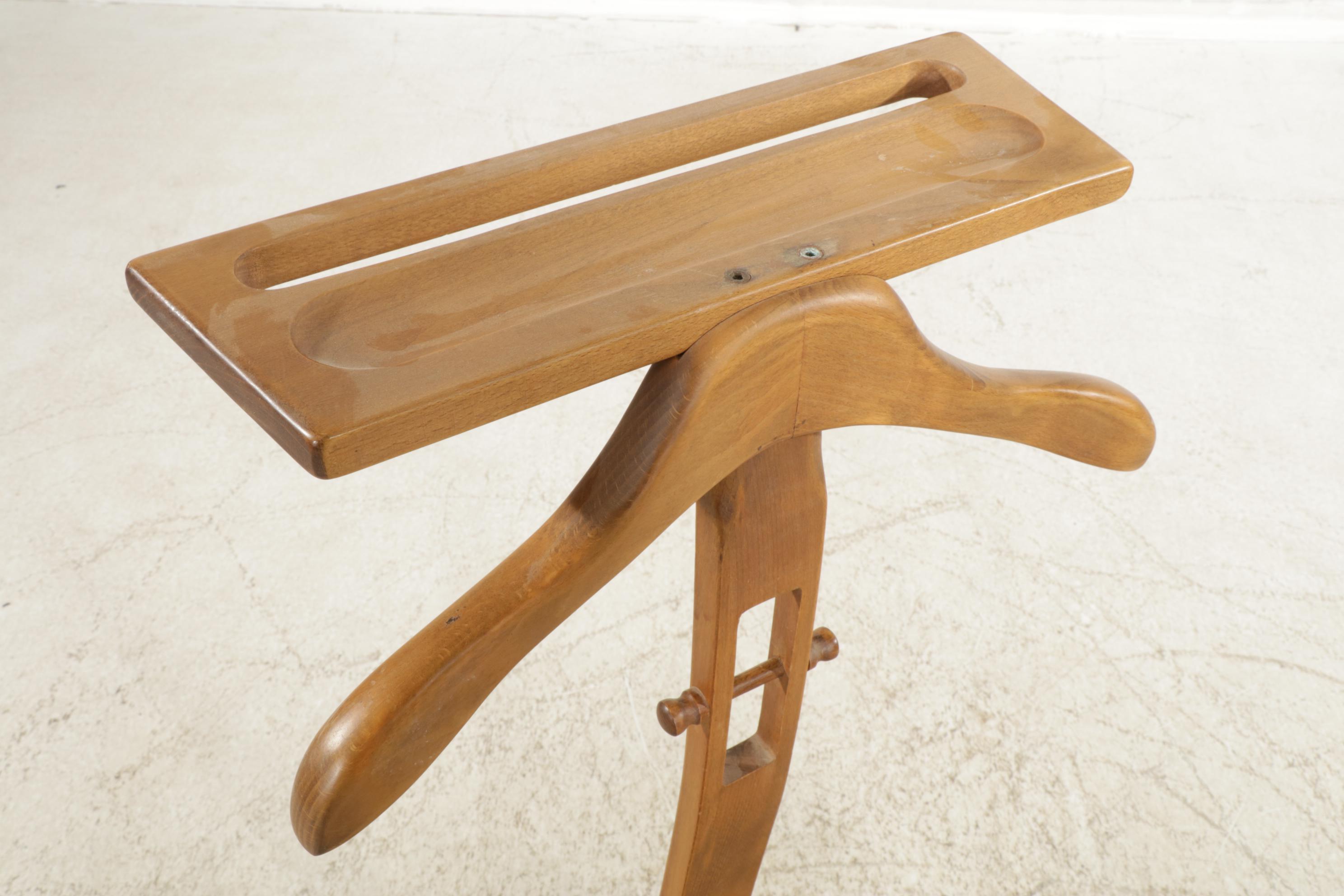 Amcrest Mid Century Modern Gentleman's Butler Chair | EBTH