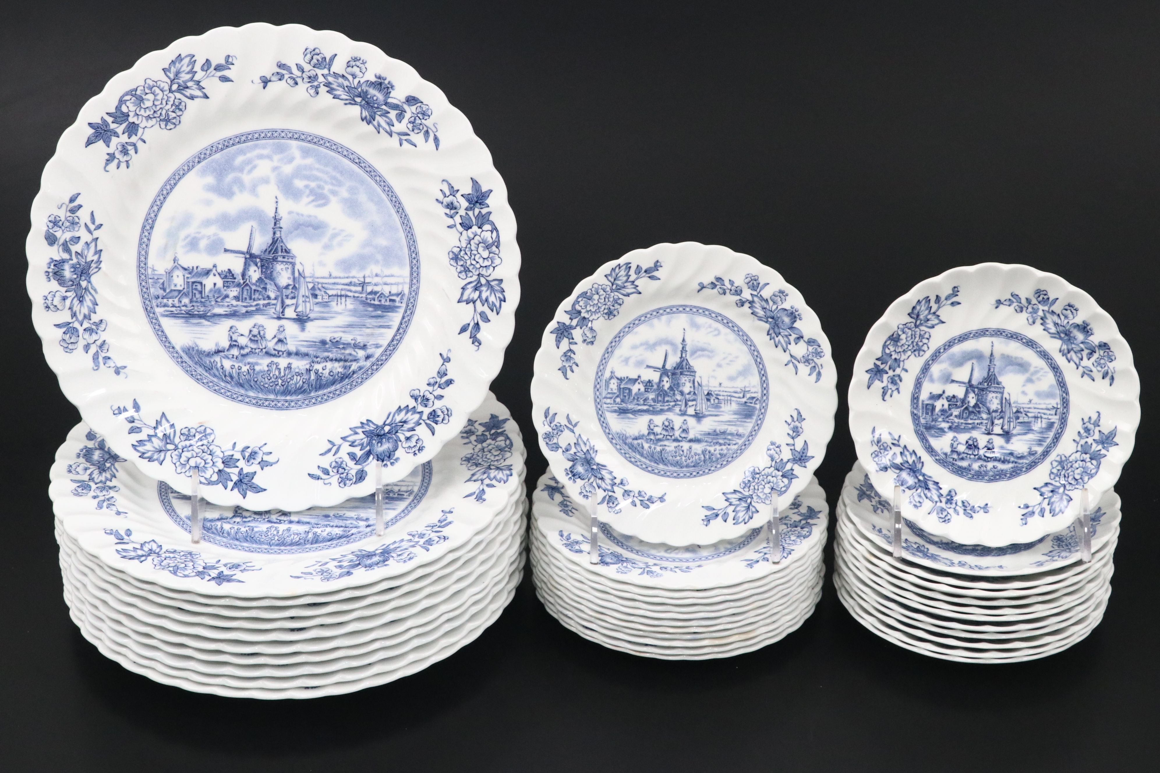 Johnson Bros. "Tulip Time" Porcelain Tableware, Late 20th Century | EBTH