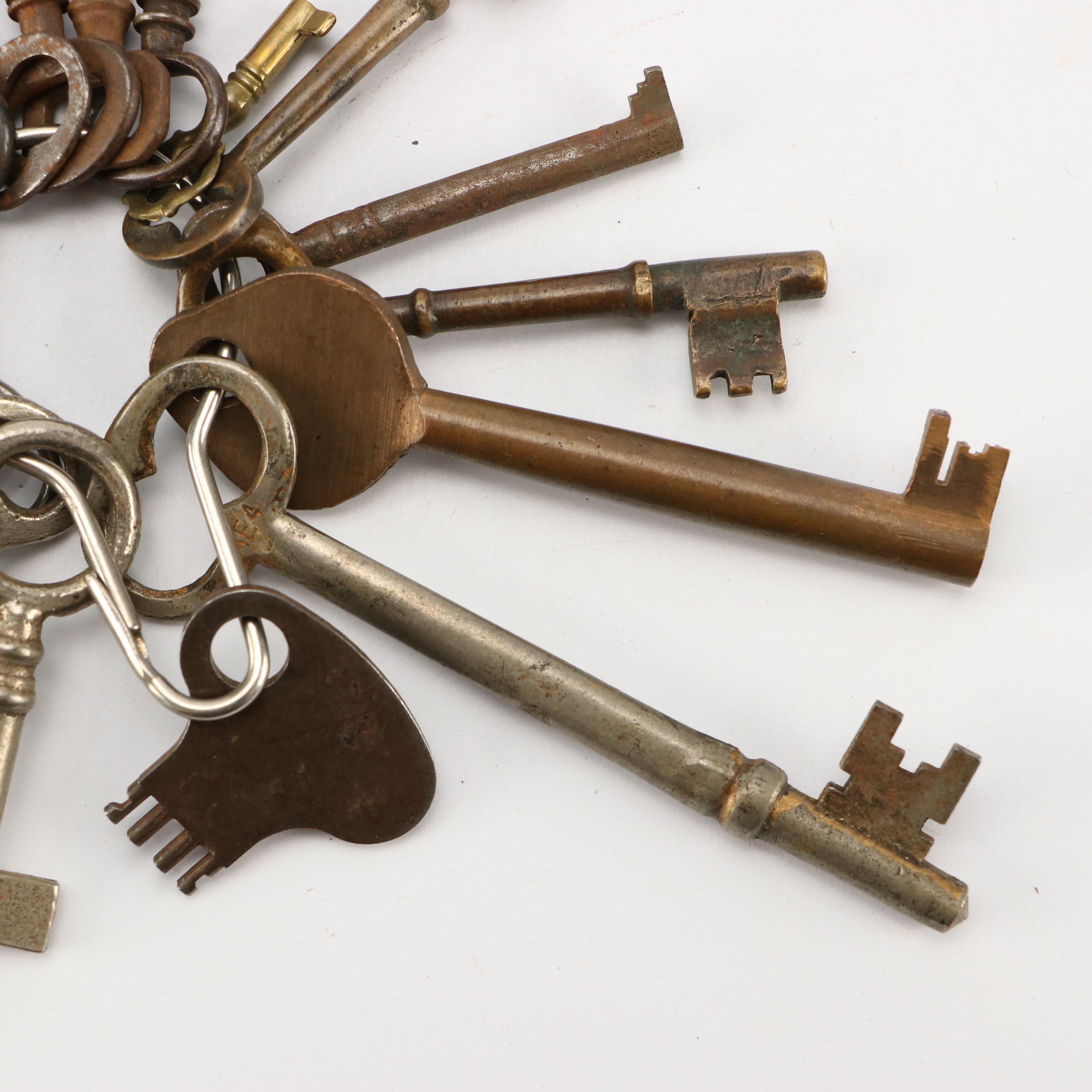 Skeleton, Clock and Other Metal Keys with Rings | EBTH