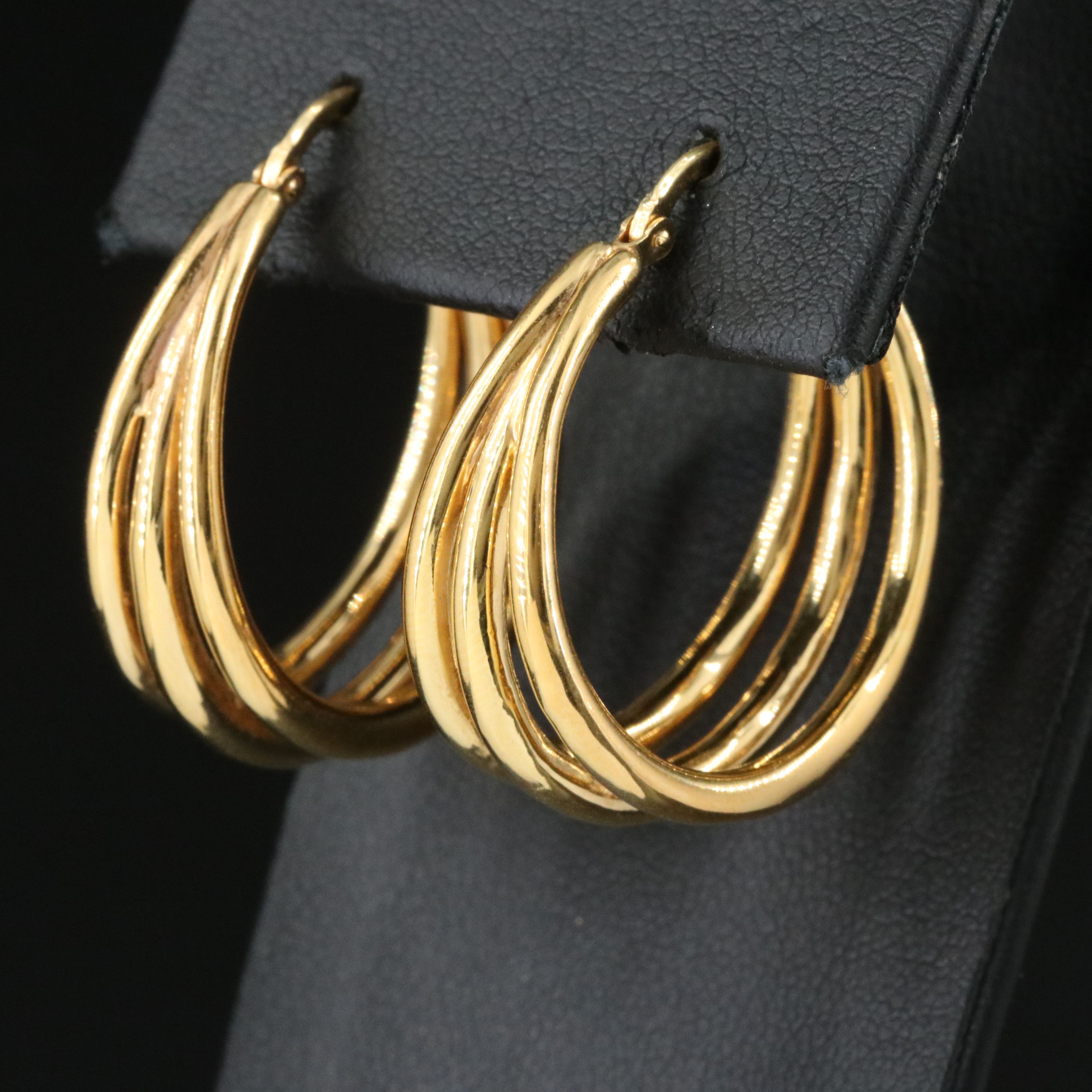 Roberto Coin 18K Graduated Triple Hoop Earrings | EBTH