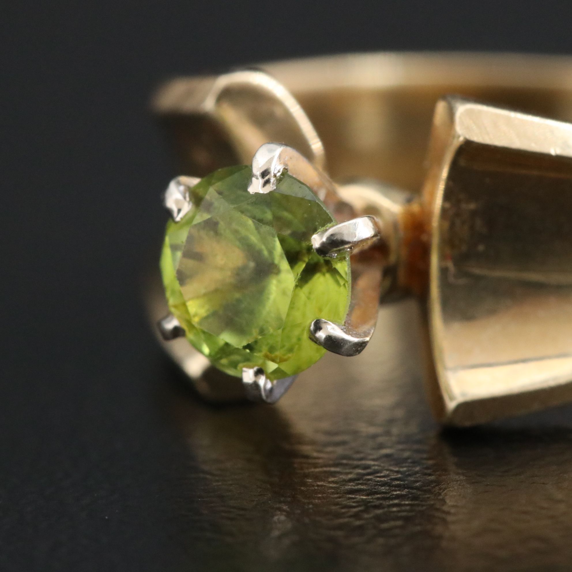 14K Peridot Solitaire Ring | EBTH
