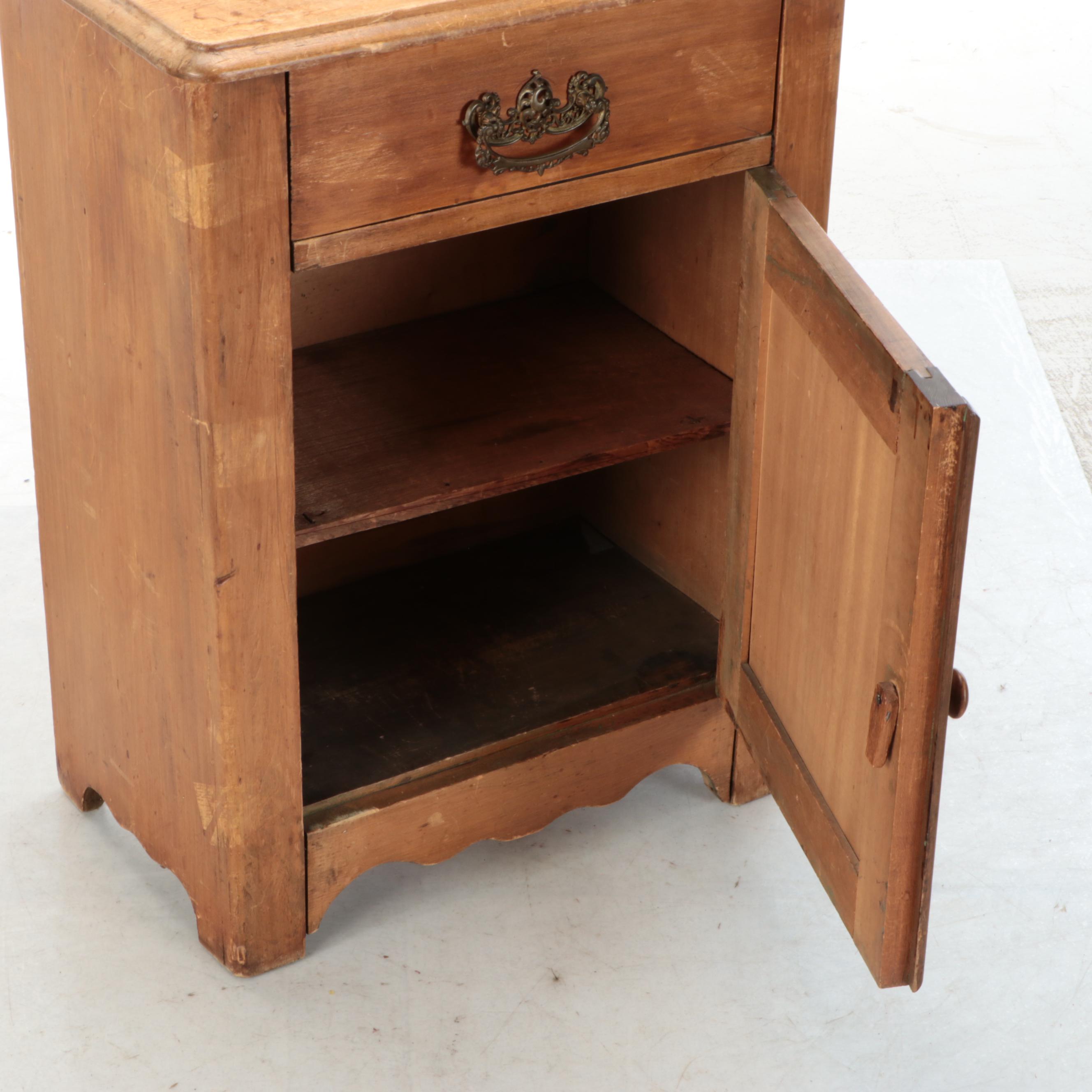 American Colonial Style Maple Single Drawer Stand, 19th Century | EBTH