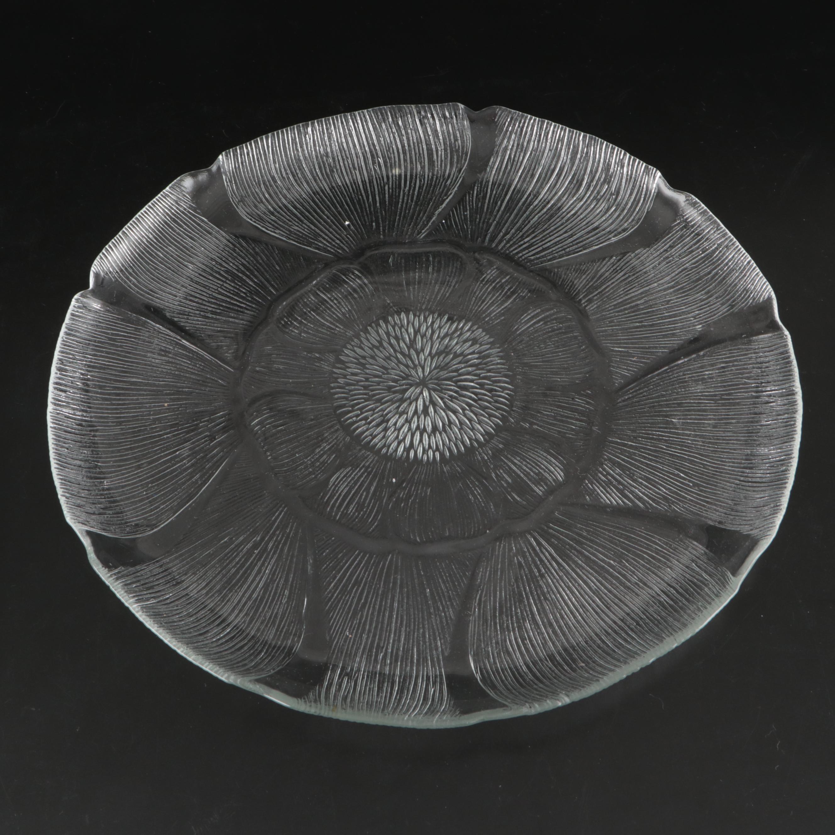 Arcoroc "Fleur" Clear Glass Dinnerware, Late 20th Century | EBTH