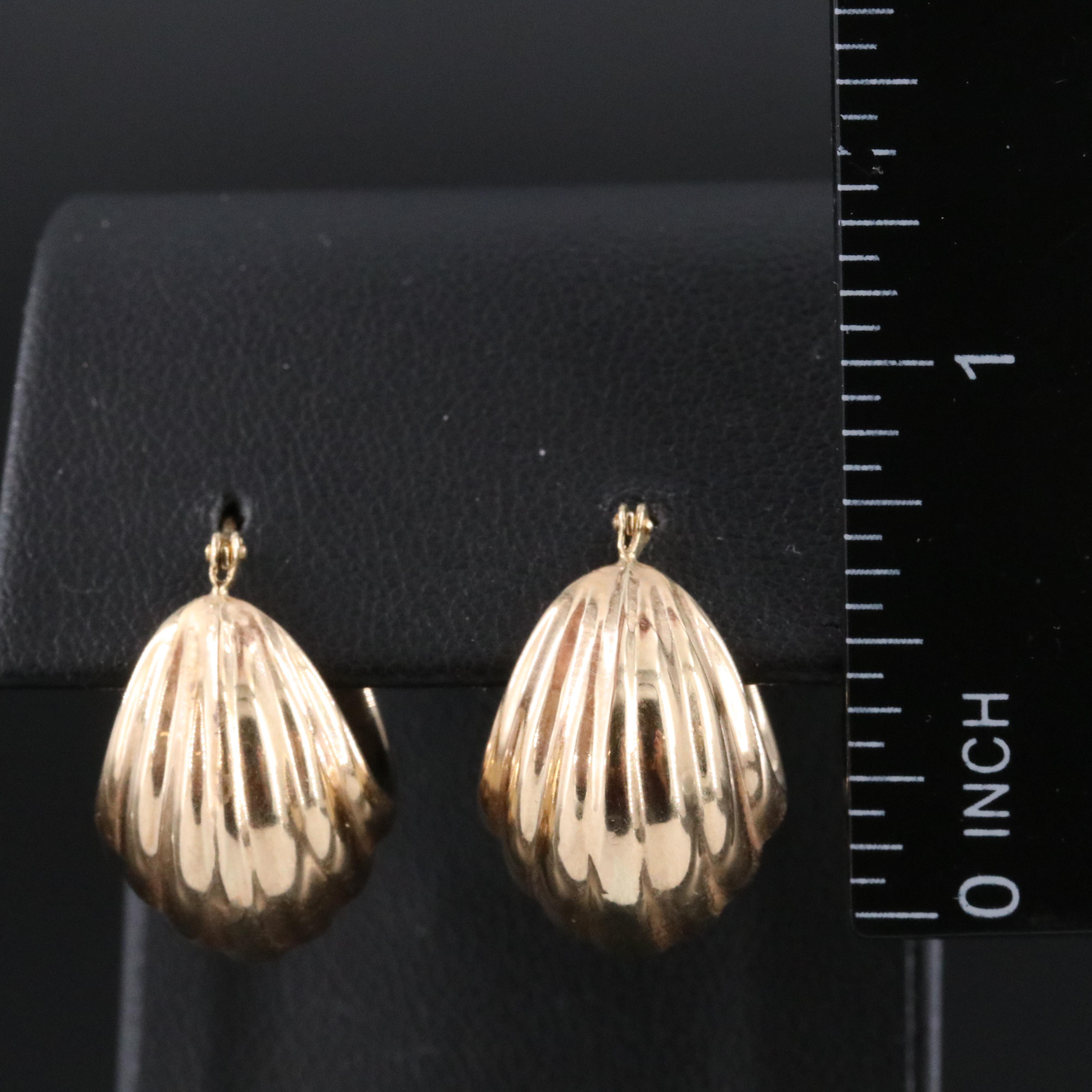 14K Ribbed Hoops | EBTH