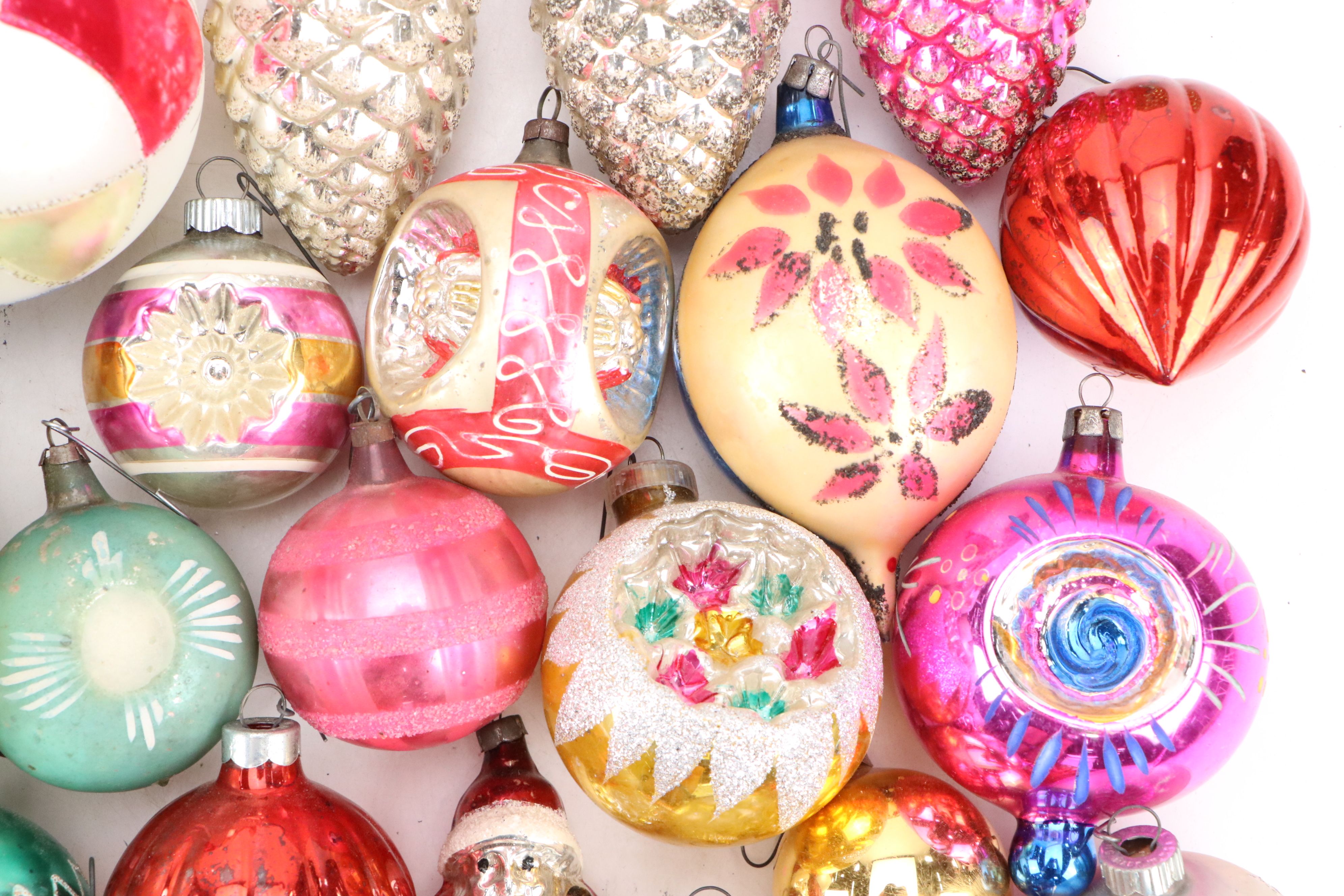 Collection of Vintage Christmas Ornaments and Jasco Ornaments | EBTH