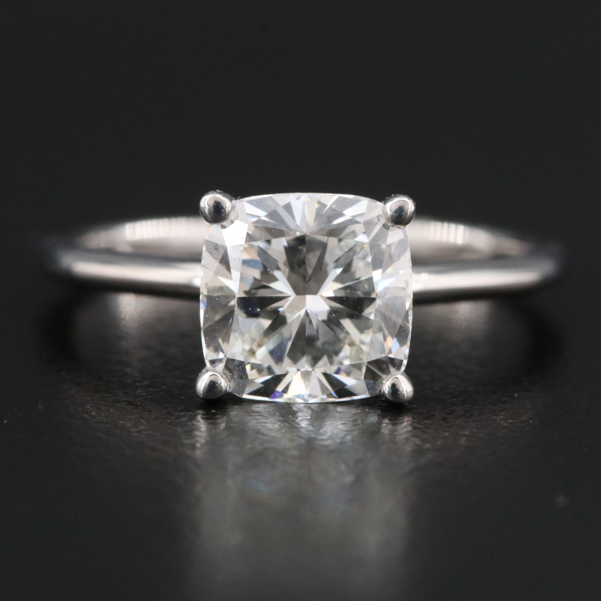 14K 2.00 CT Lab Grown Square Cushion Cut Diamond Ring | EBTH