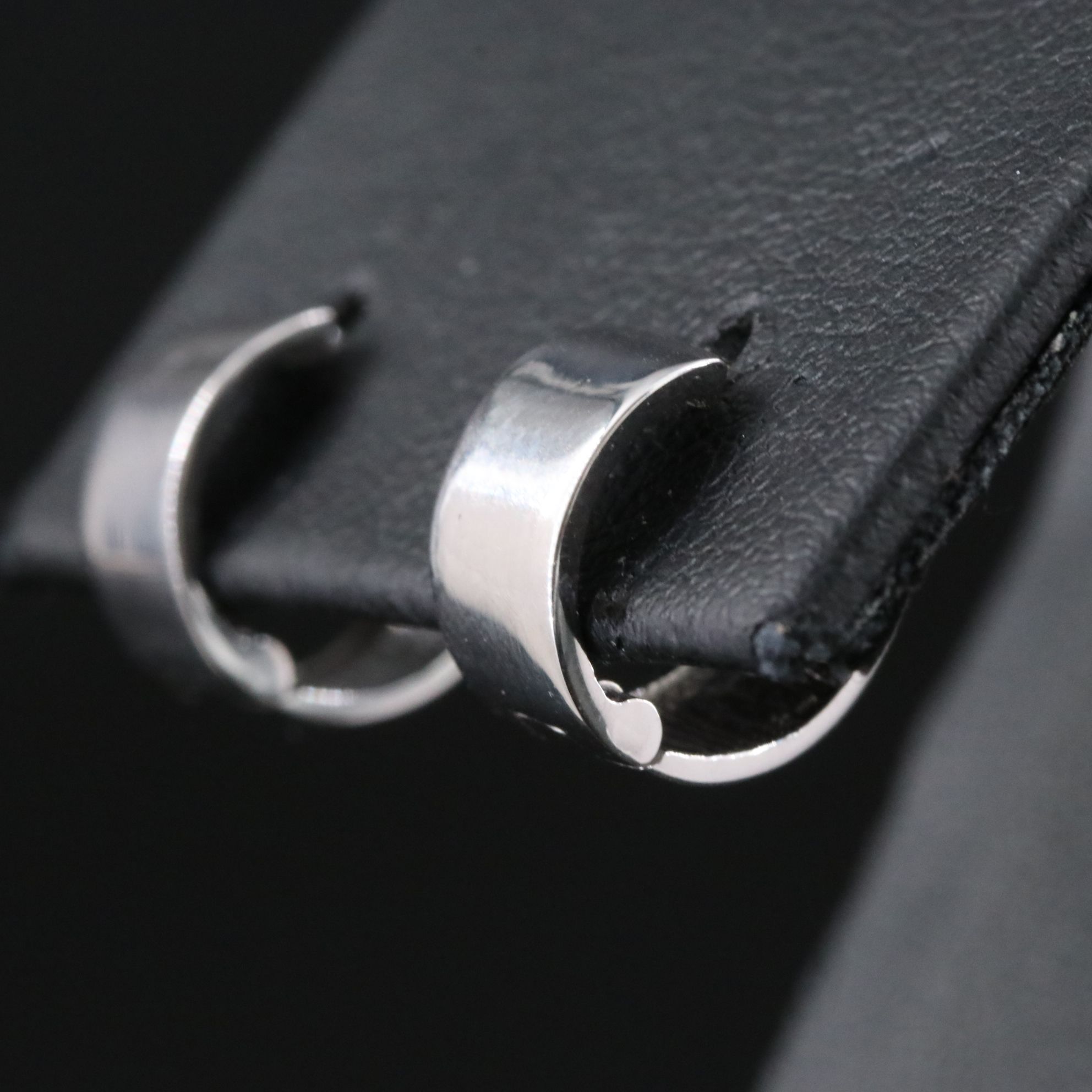 14K Huggie Hoops | EBTH