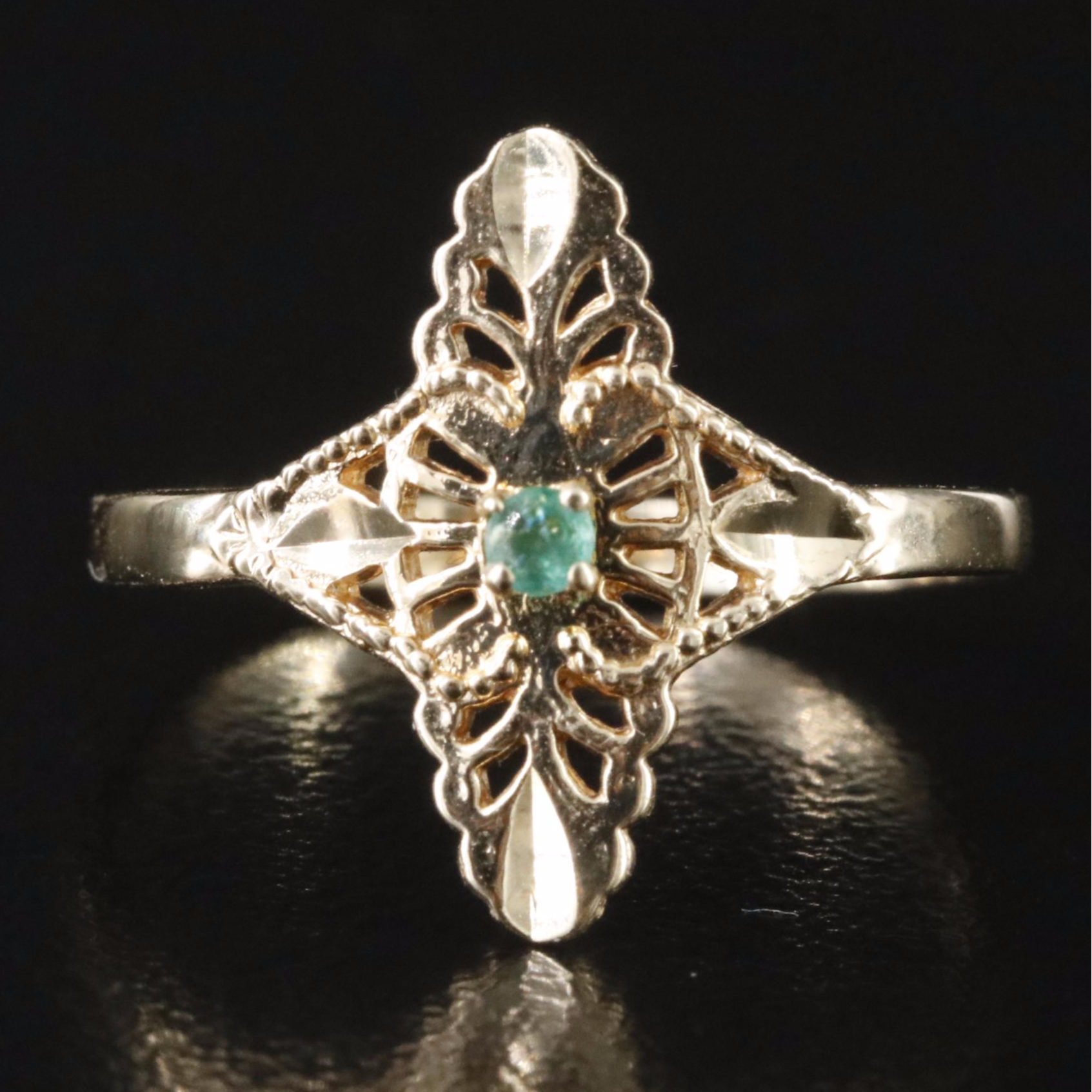 10K Emerald Navette Ring | EBTH