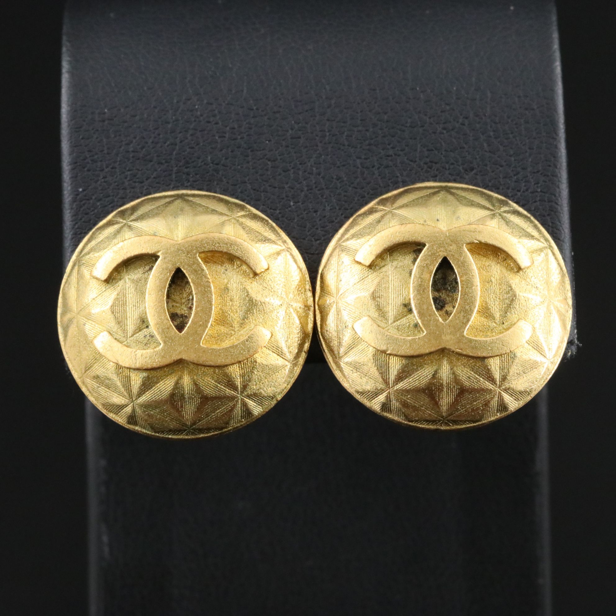 Chanel CC Logo Textured Clip Earrings 1995 | EBTH