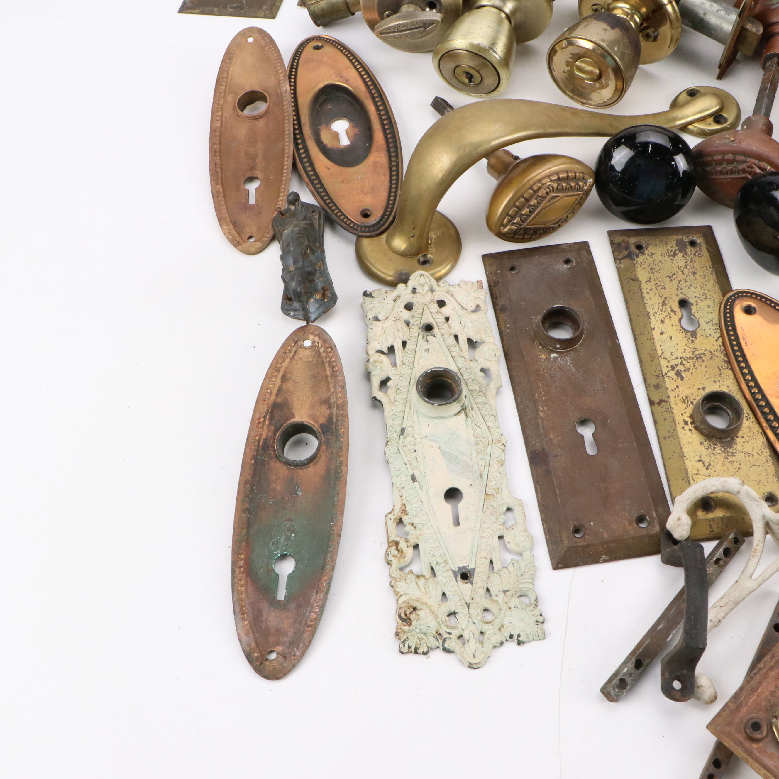 Victorian Style with Other Door Knobs and Hardware | EBTH