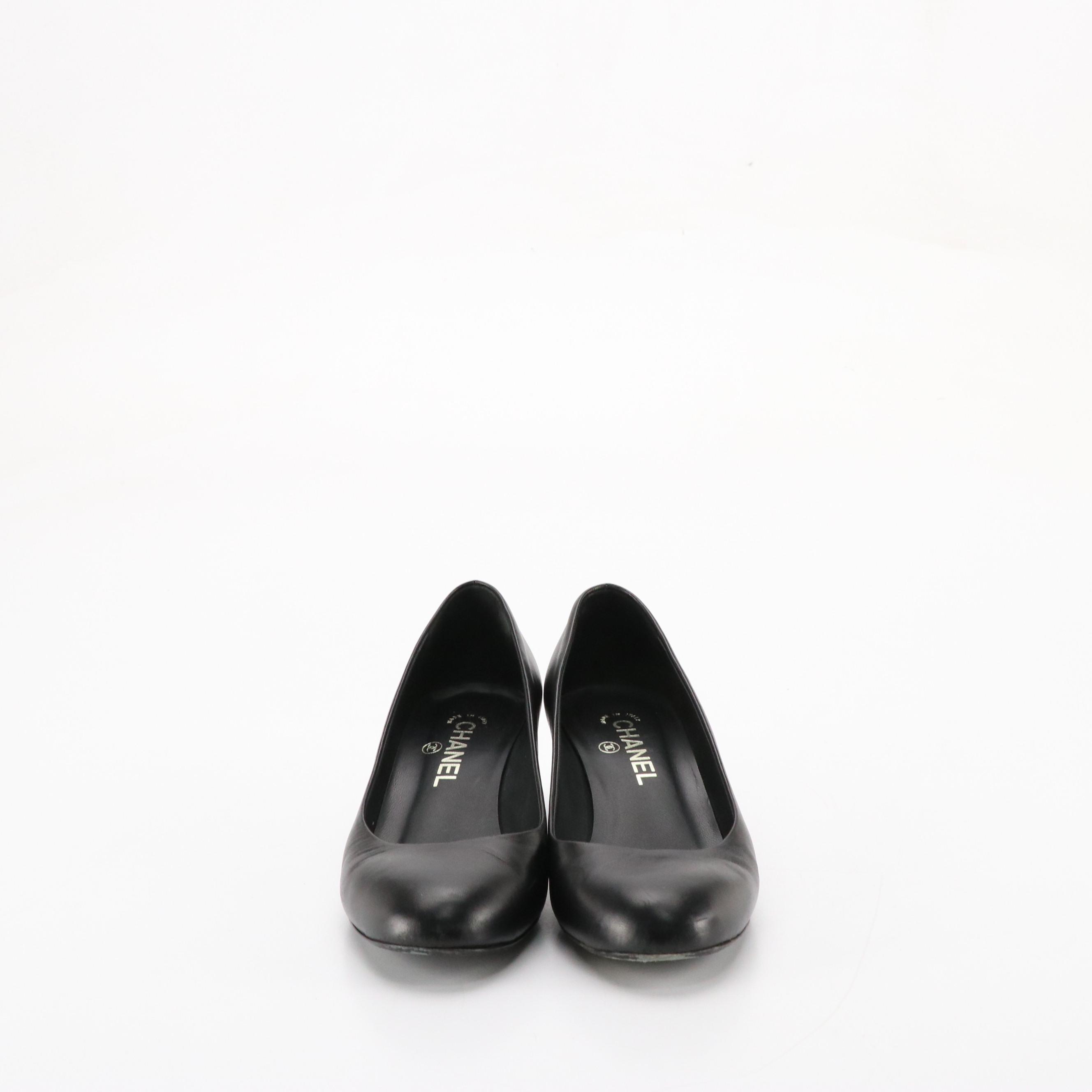 Chanel Etched Logo Block Heel Pumps in Leather | EBTH