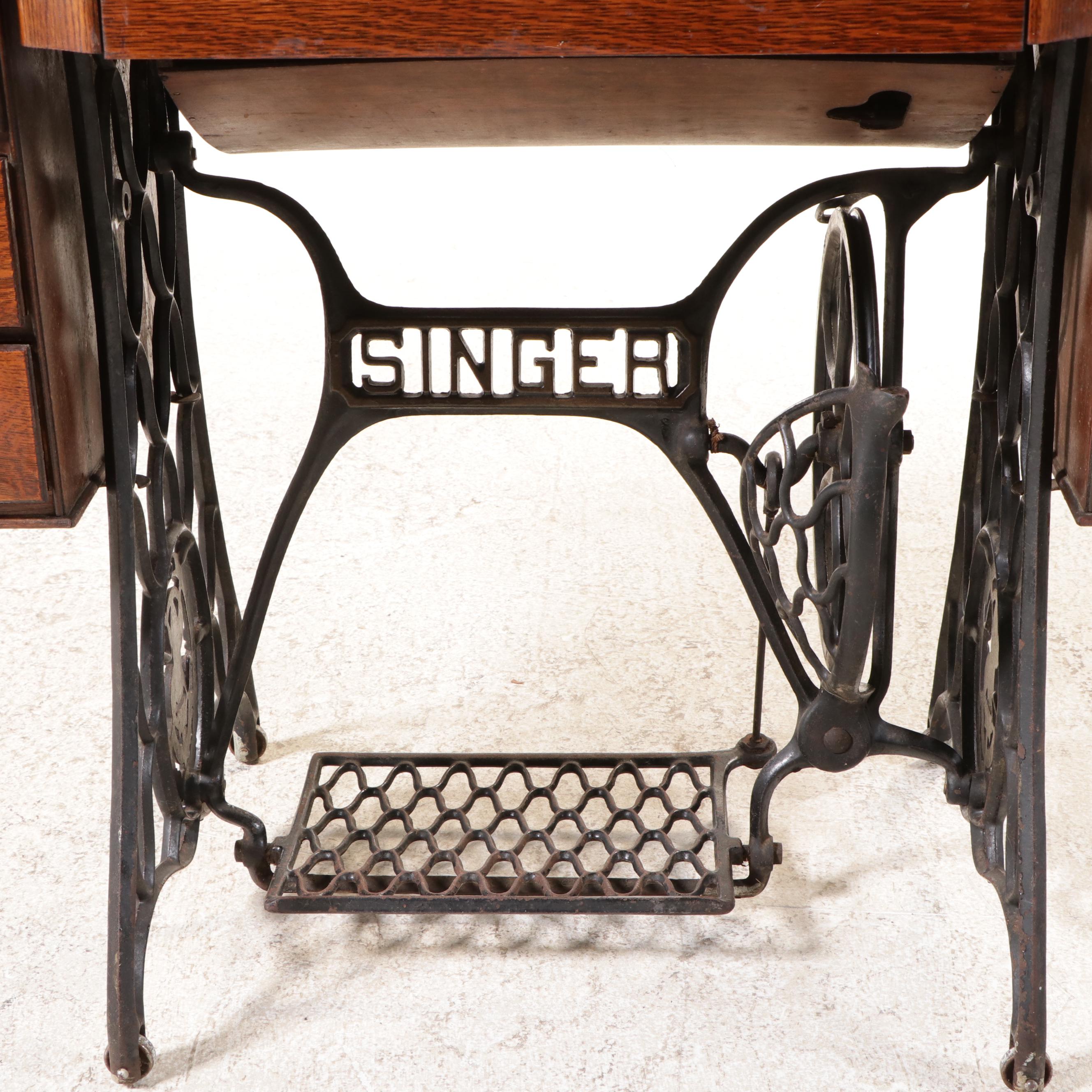 Singer Model 66 Treadle Sewing Machine in Oak Cabinet, 1922 | EBTH
