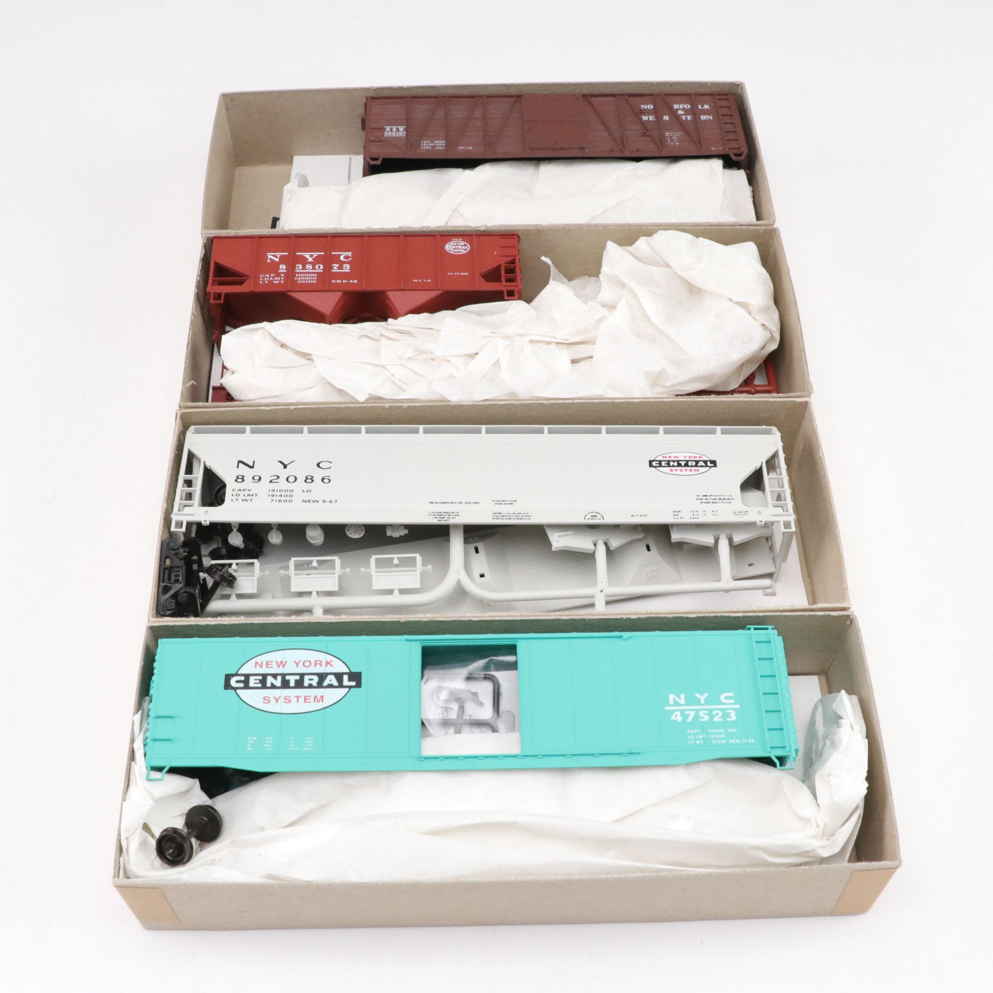 Accurail HO Scale Florida East Coast, NYC & Other Model Train Kits | EBTH