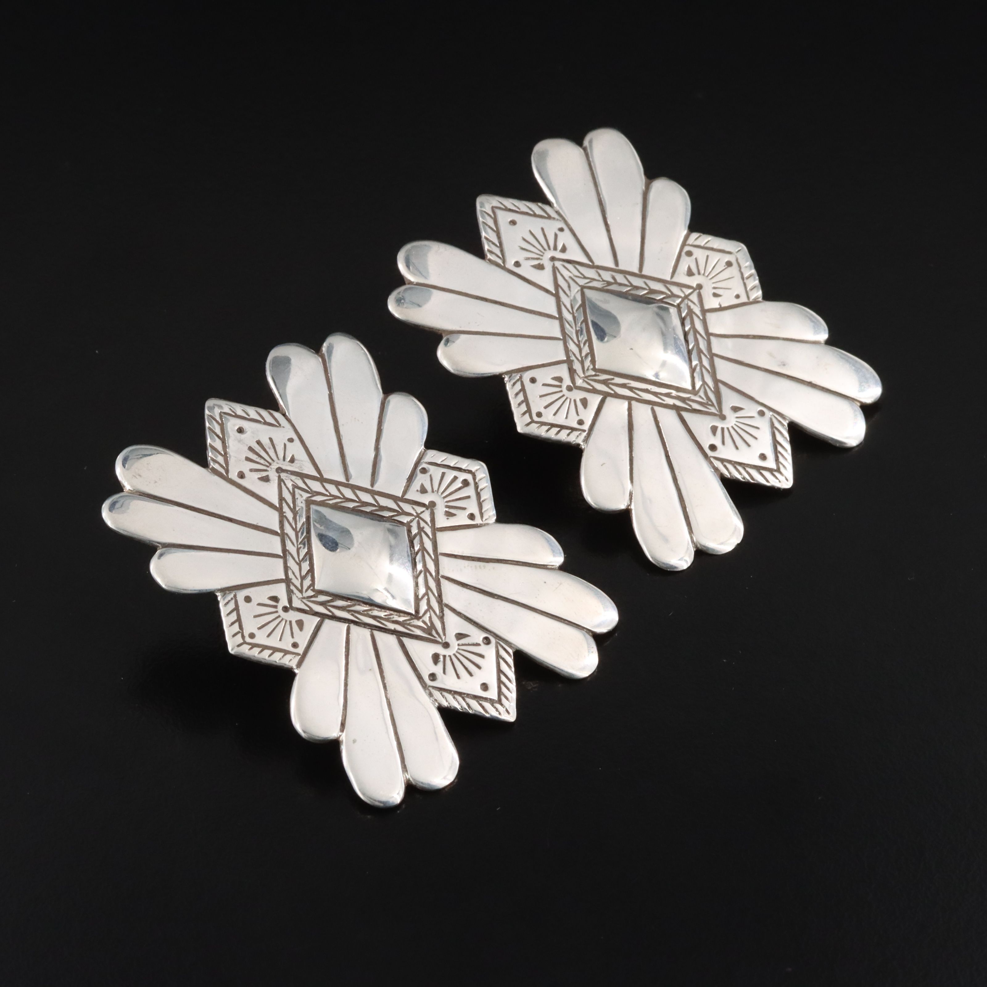 Kristi Davis Navajo Diné Sterling Concha Earrings | EBTH