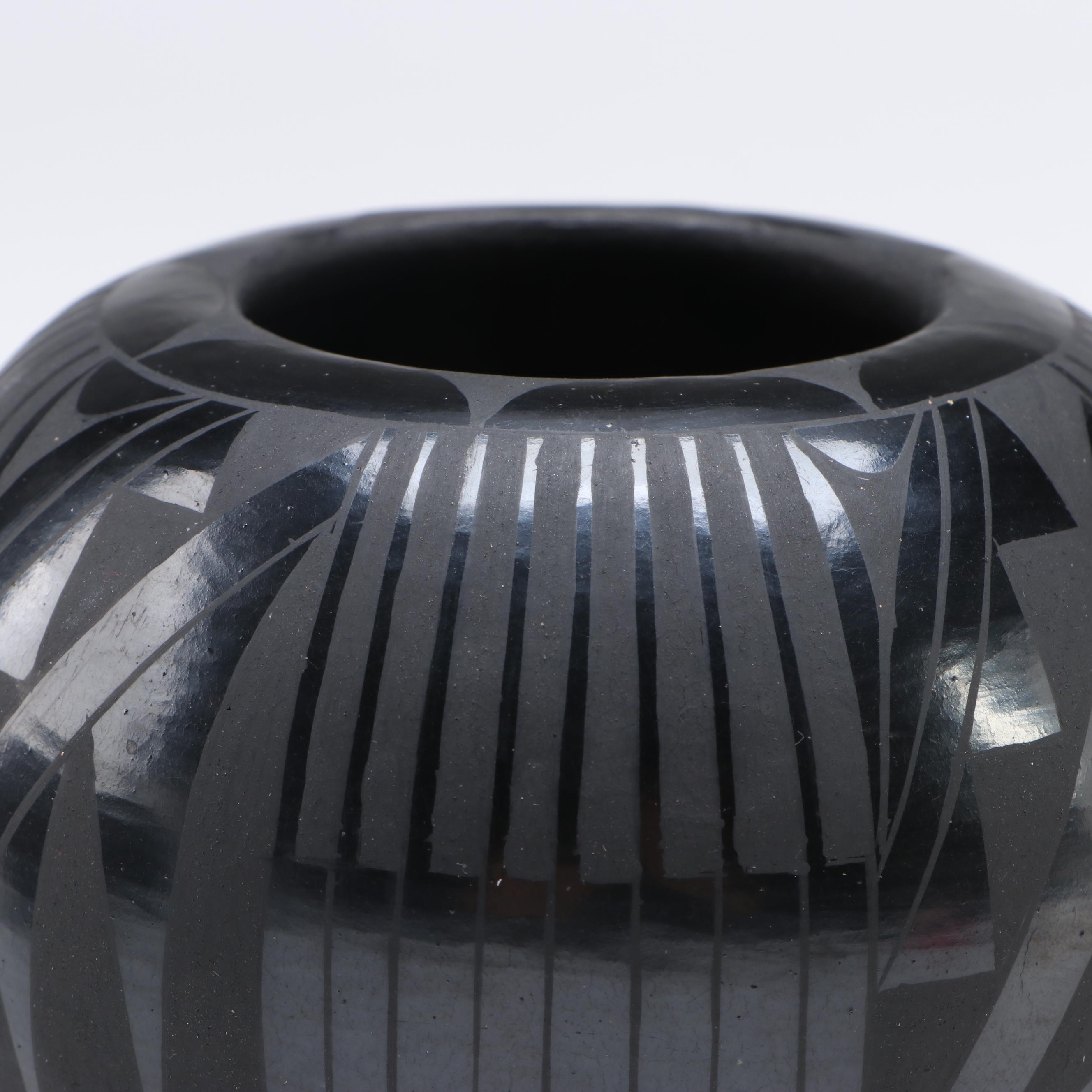 Merton and Linda Sisneros Santa Clara Pueblo Blackware Pot, 2004 | EBTH