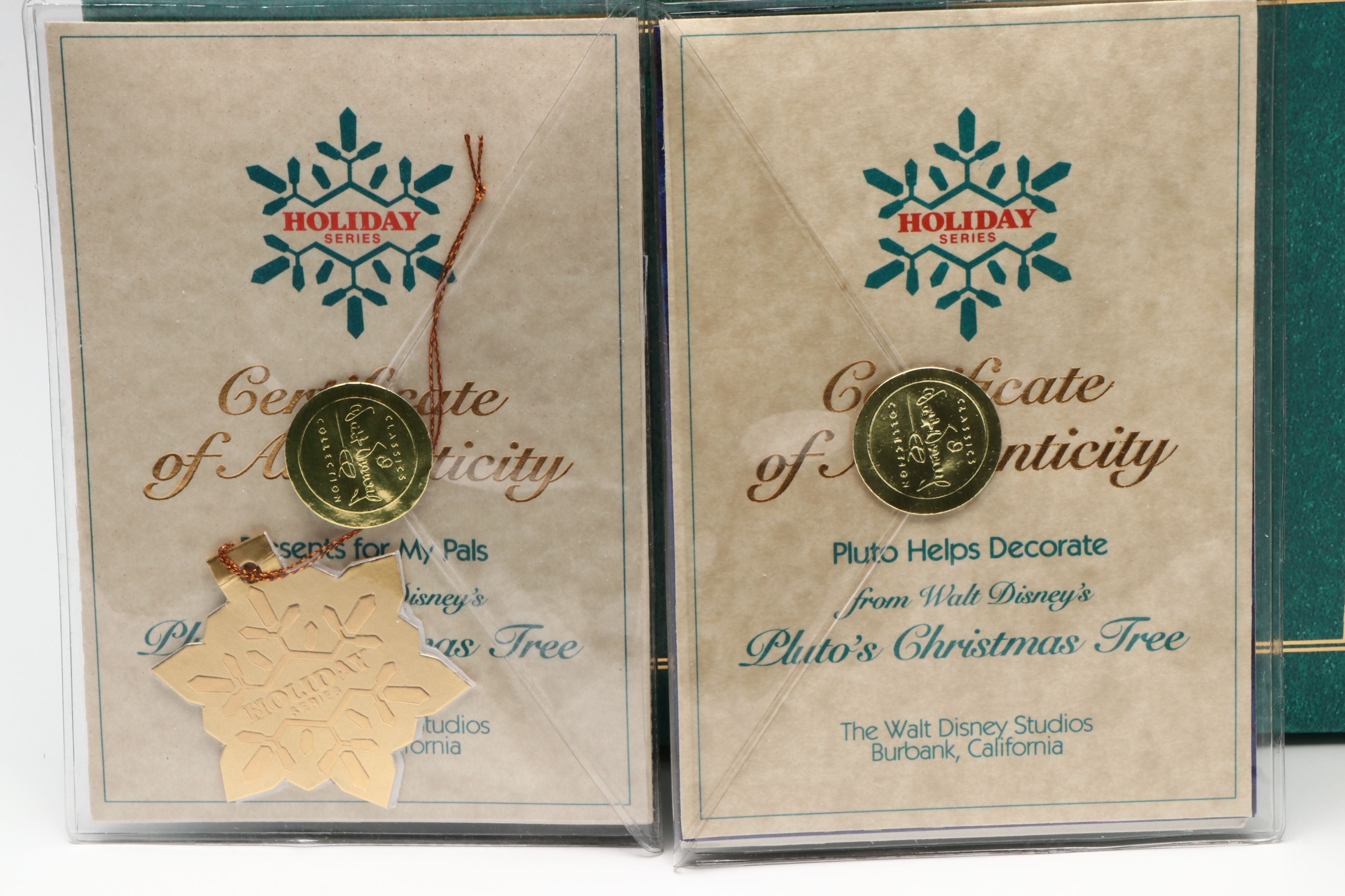 Mickey & Minnie Bell Jar with Walt Disney Classic Collections Figurines ...