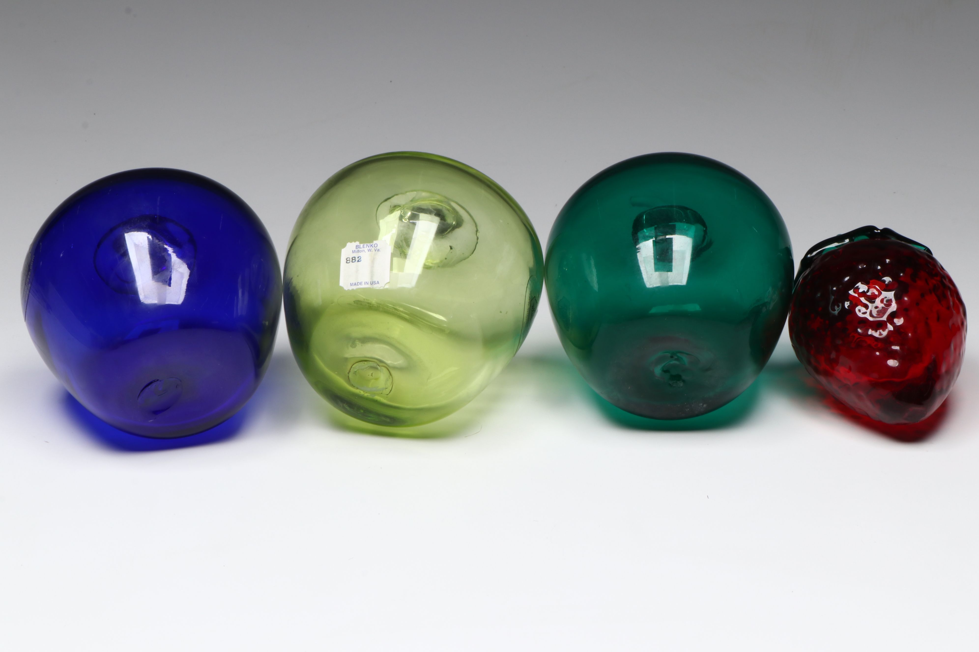 Blenko Pumpkins with Apples and Strawberry Studio Glass Figures | EBTH