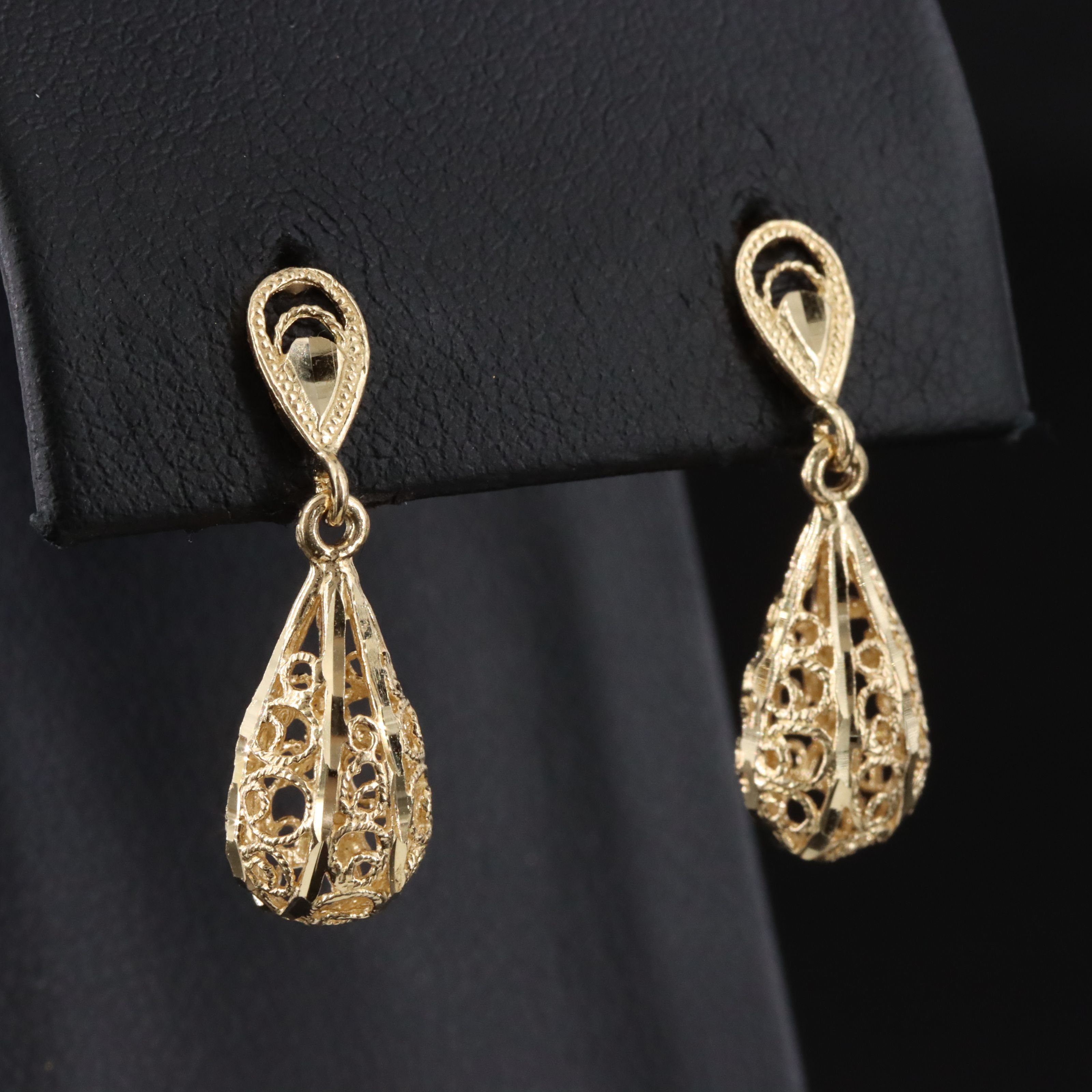 Beverly Hills Gold 14K Filigree Drop Earrings | EBTH