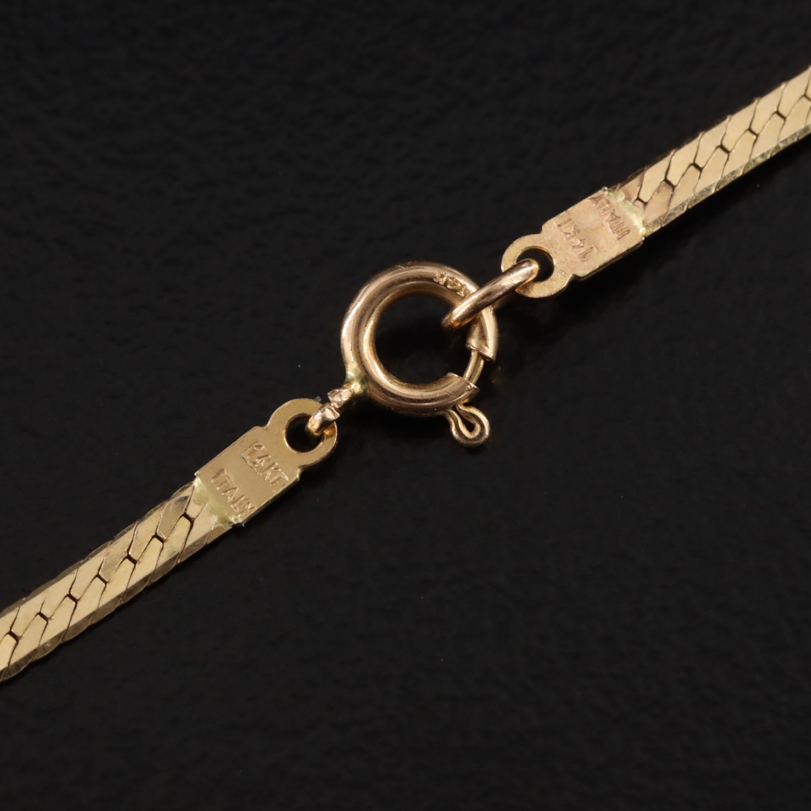 Italian 14K Herringbone Chain Necklace | EBTH