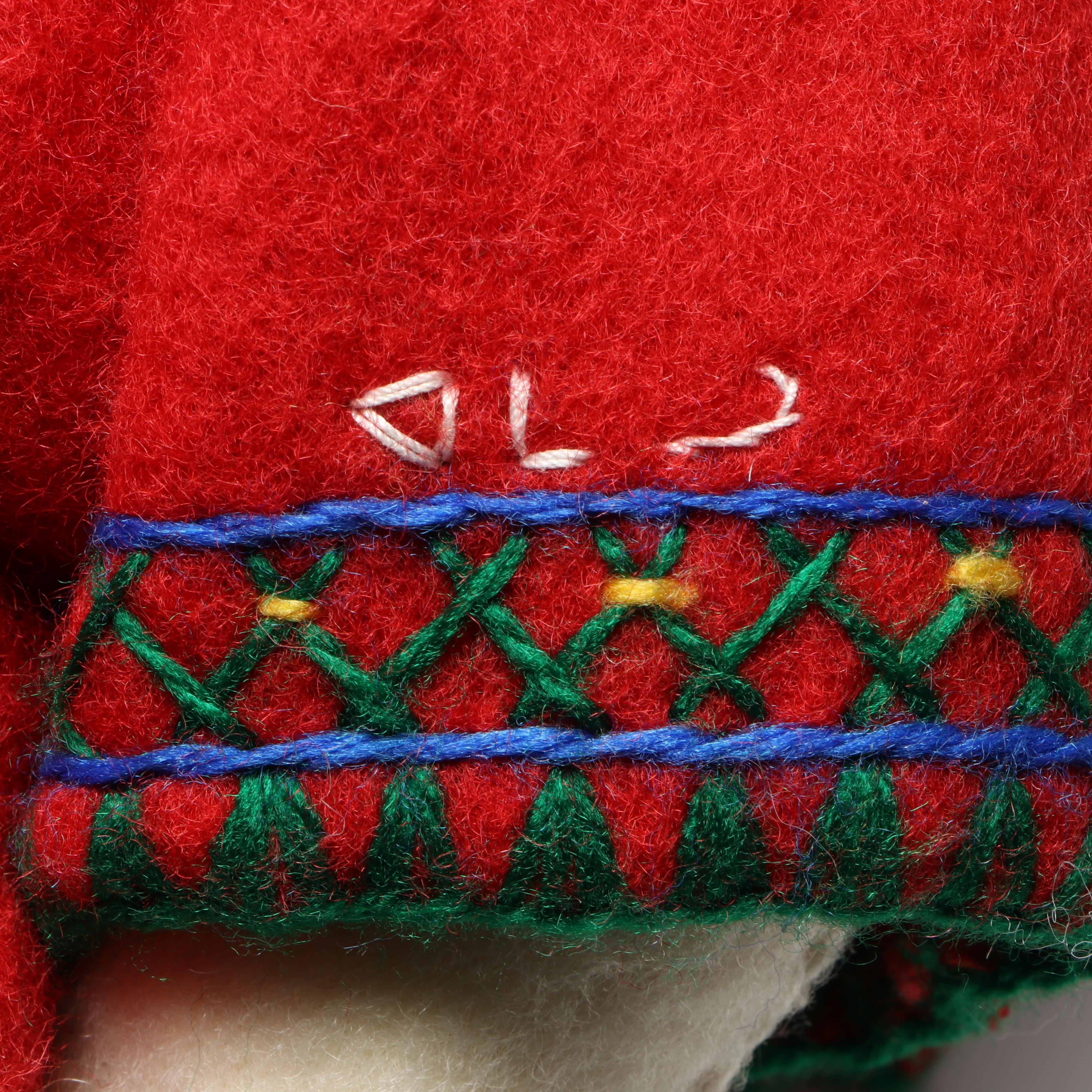 Vintage Inuit Taloyoak Handmade Wool Packing Bears | EBTH