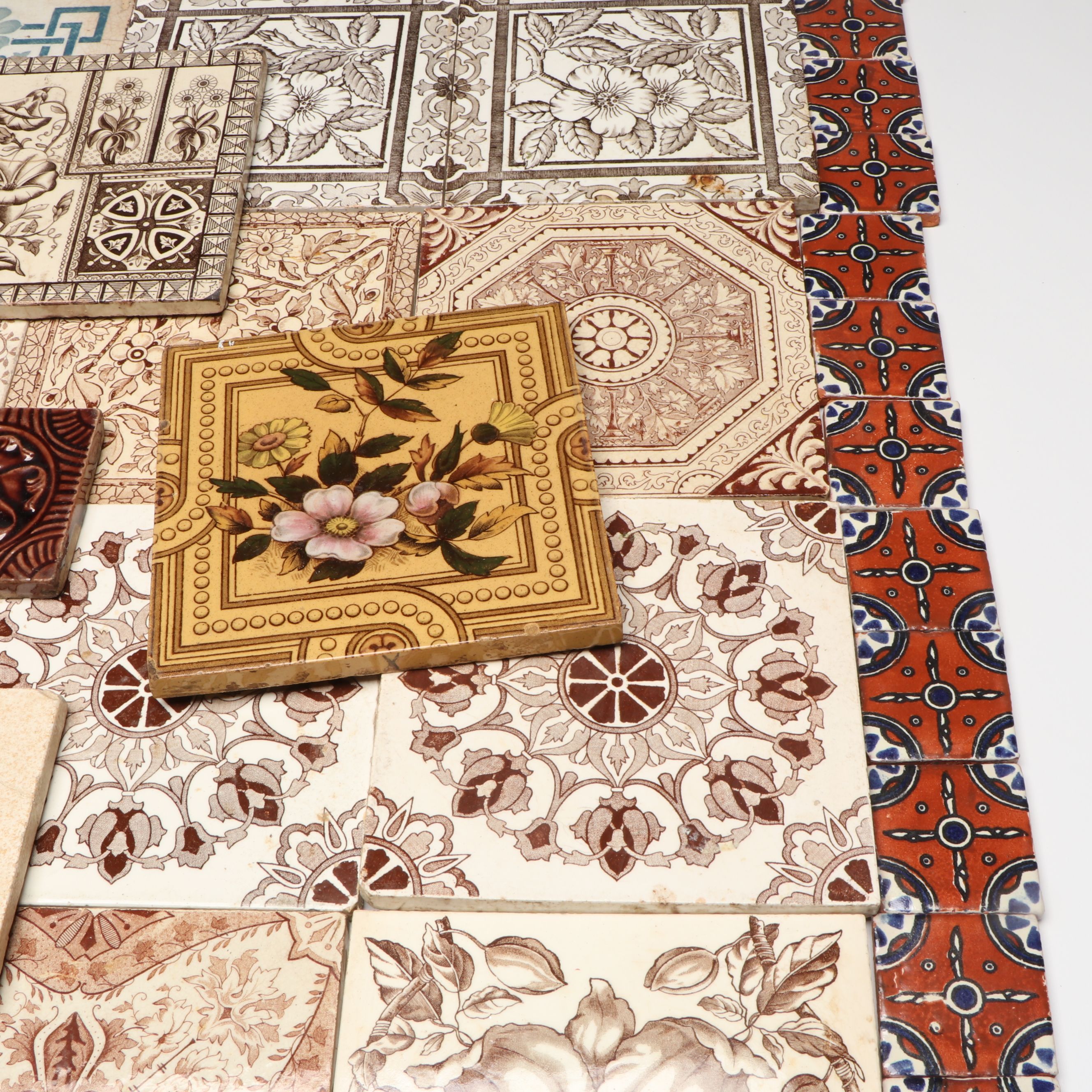 Hand-Painted and Victorian Transferware Decorative Tiles | EBTH