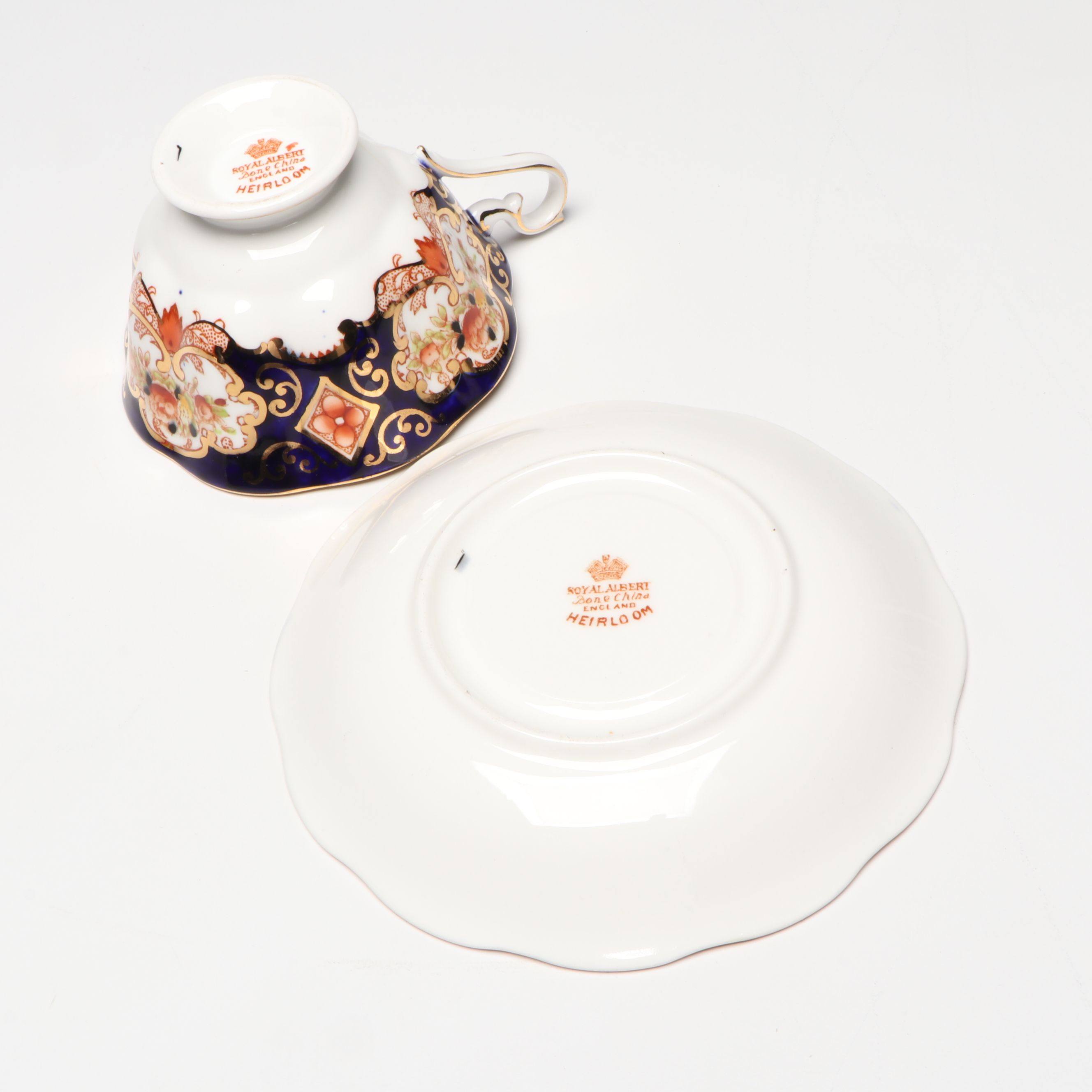 English Bone China Footed Cups and Saucers | EBTH