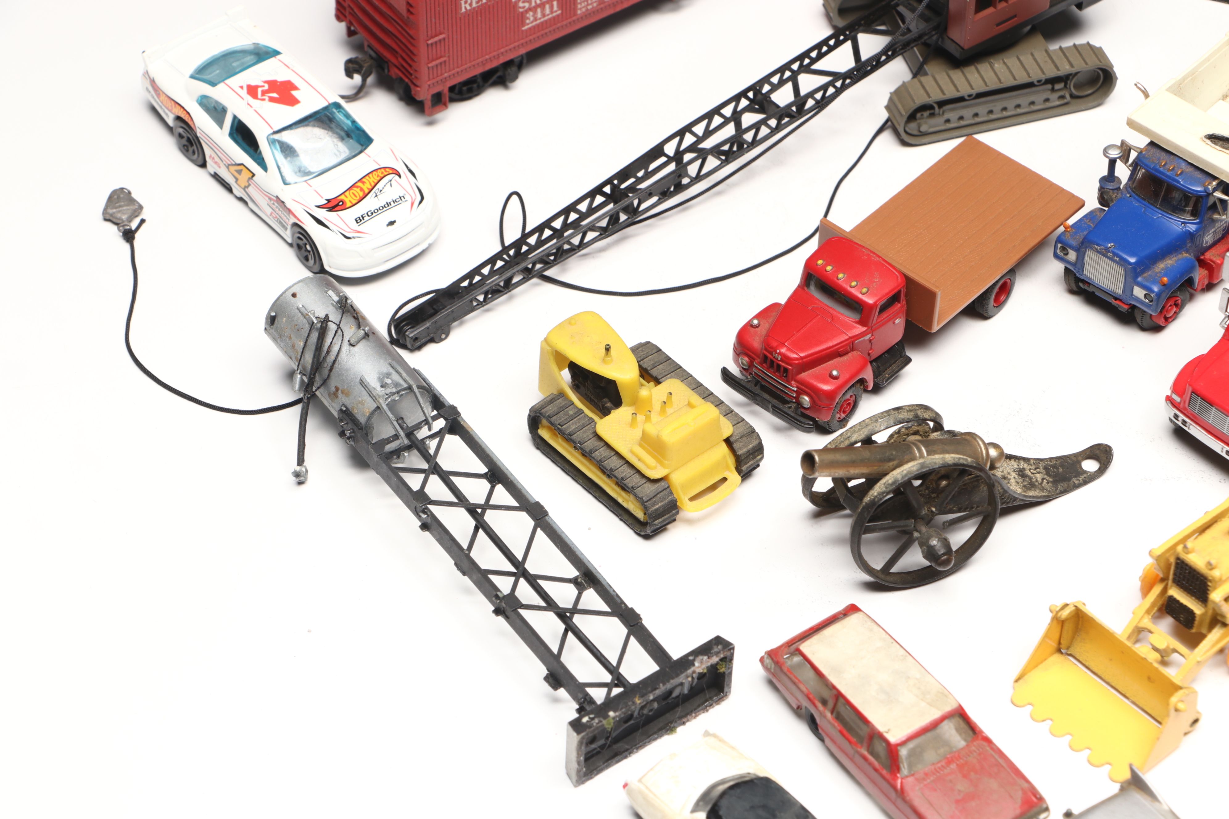 Hot Wheels, Kinsman Cars with Other Vehicles and Accessories | EBTH
