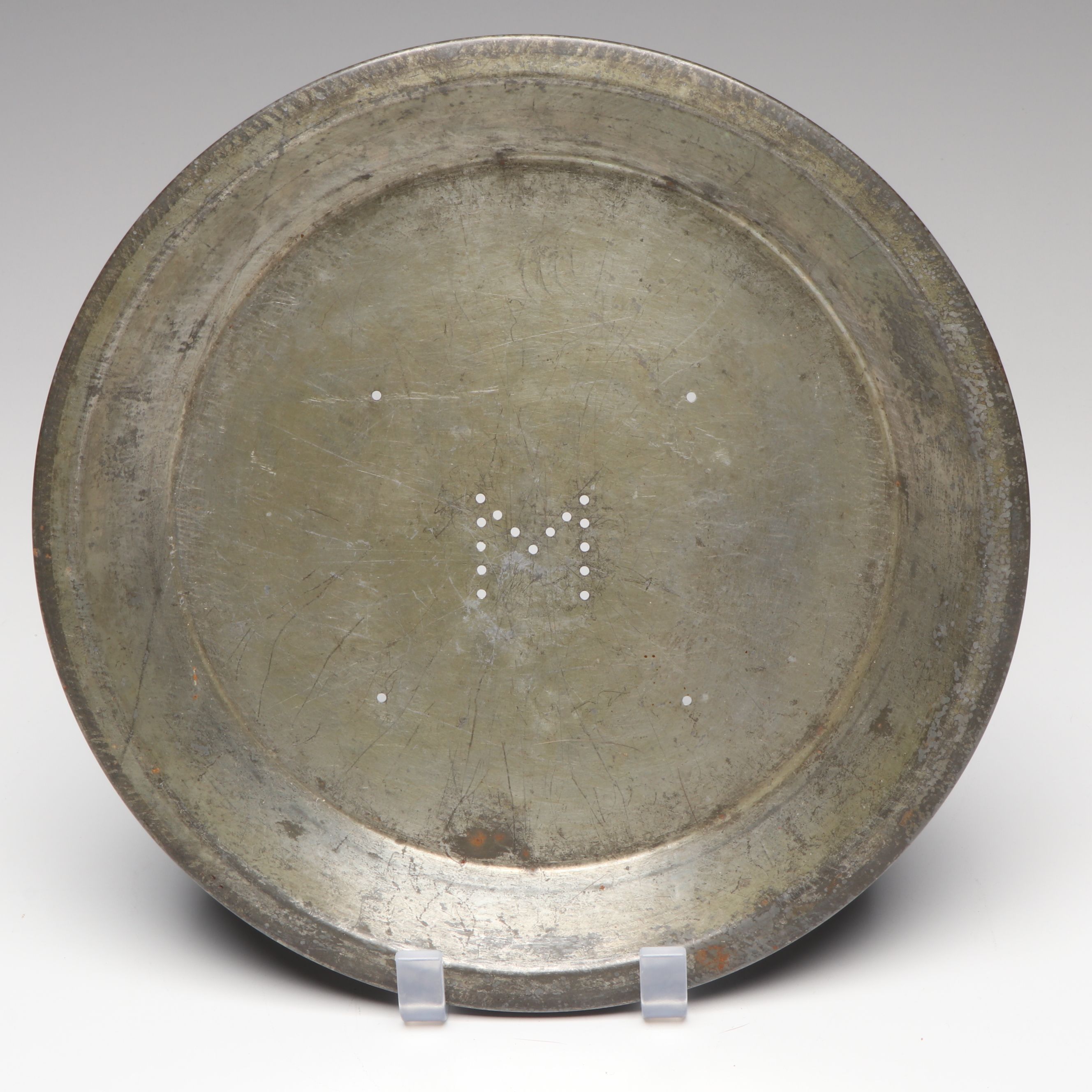 Hand Mixers, Colander, Can Openers and More Vintage Kitchen Gadgets | EBTH