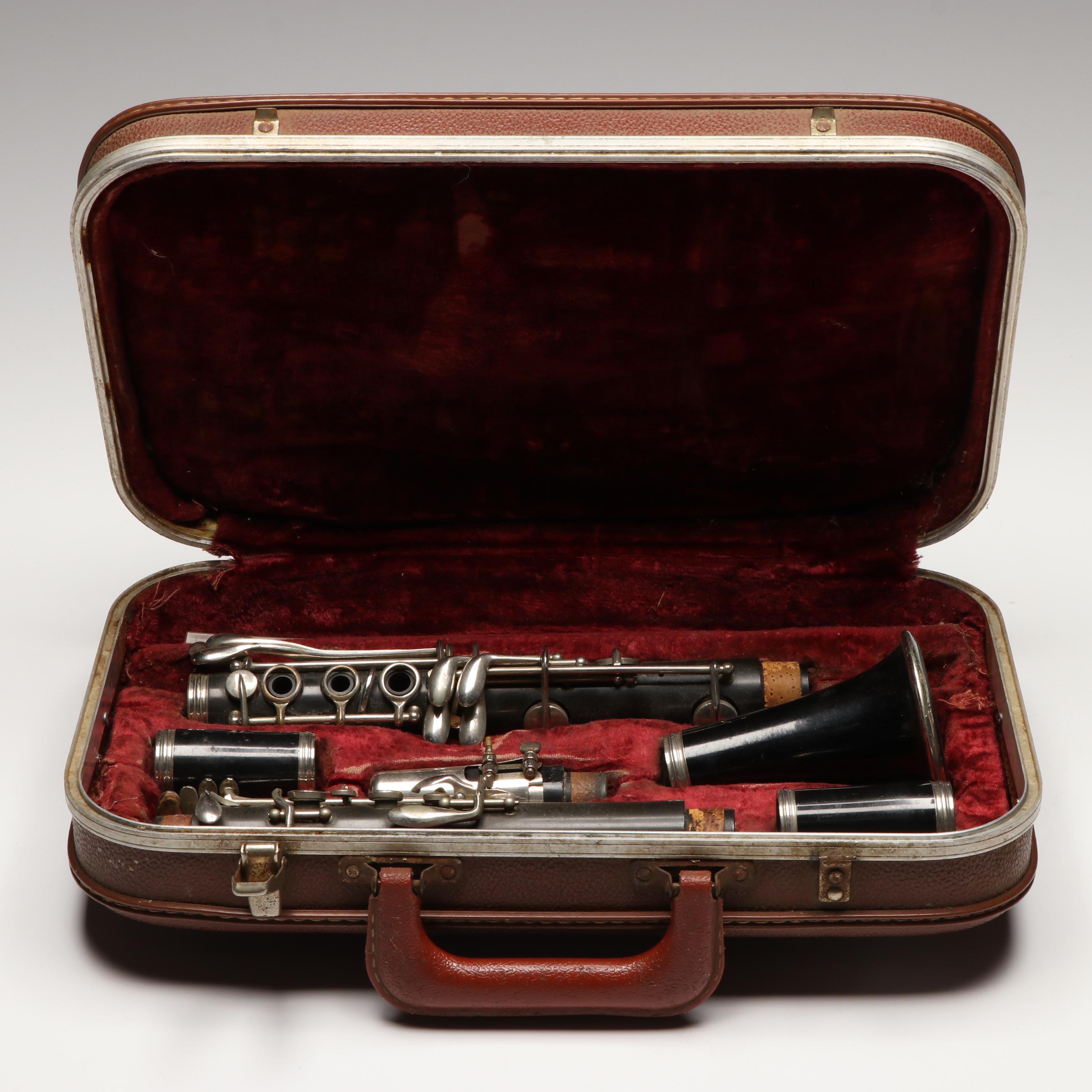 Clarinet with Hard Case | EBTH