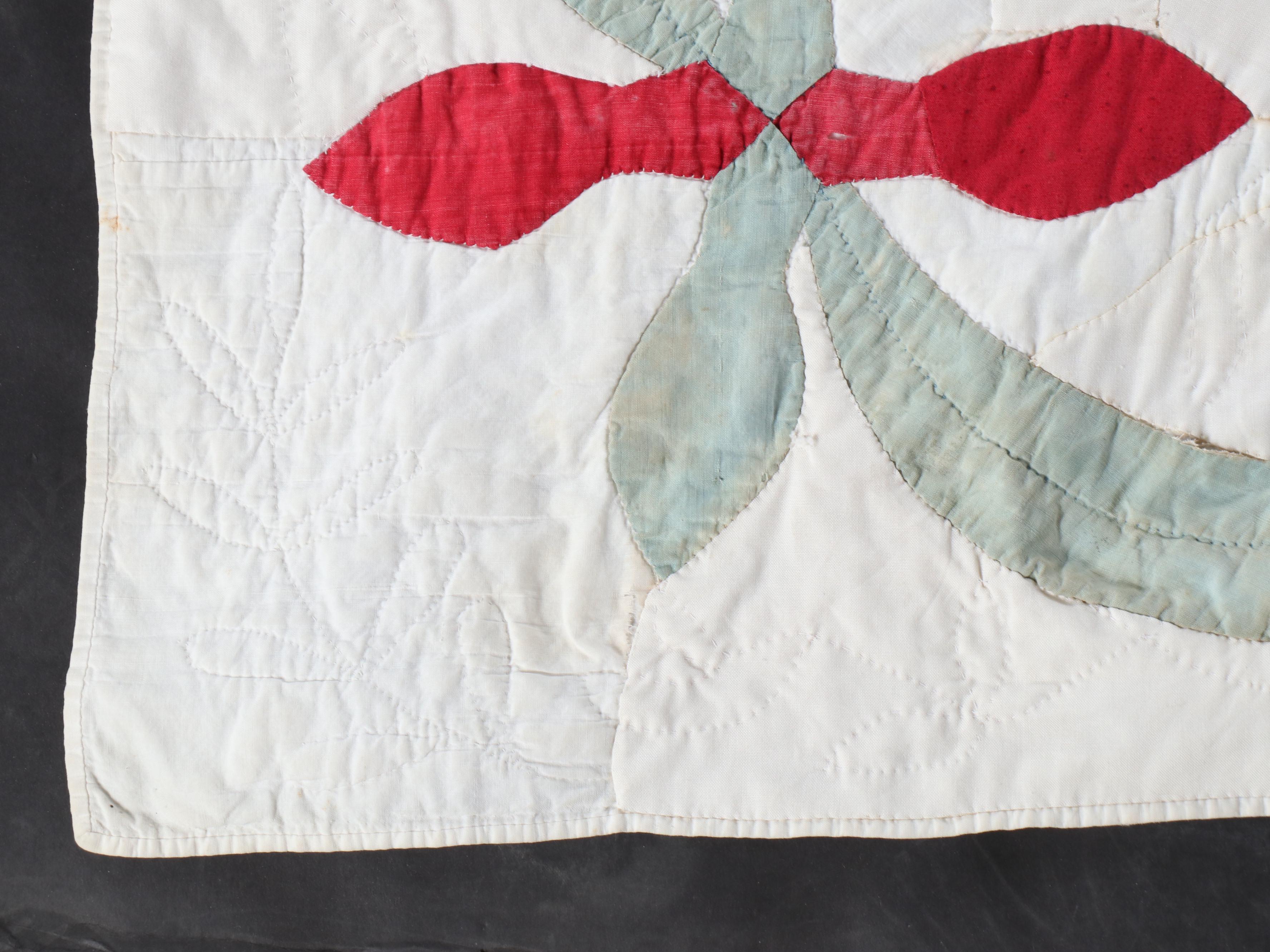 Antique Handcrafted "Carolina Lily" Cotton Quilt | EBTH