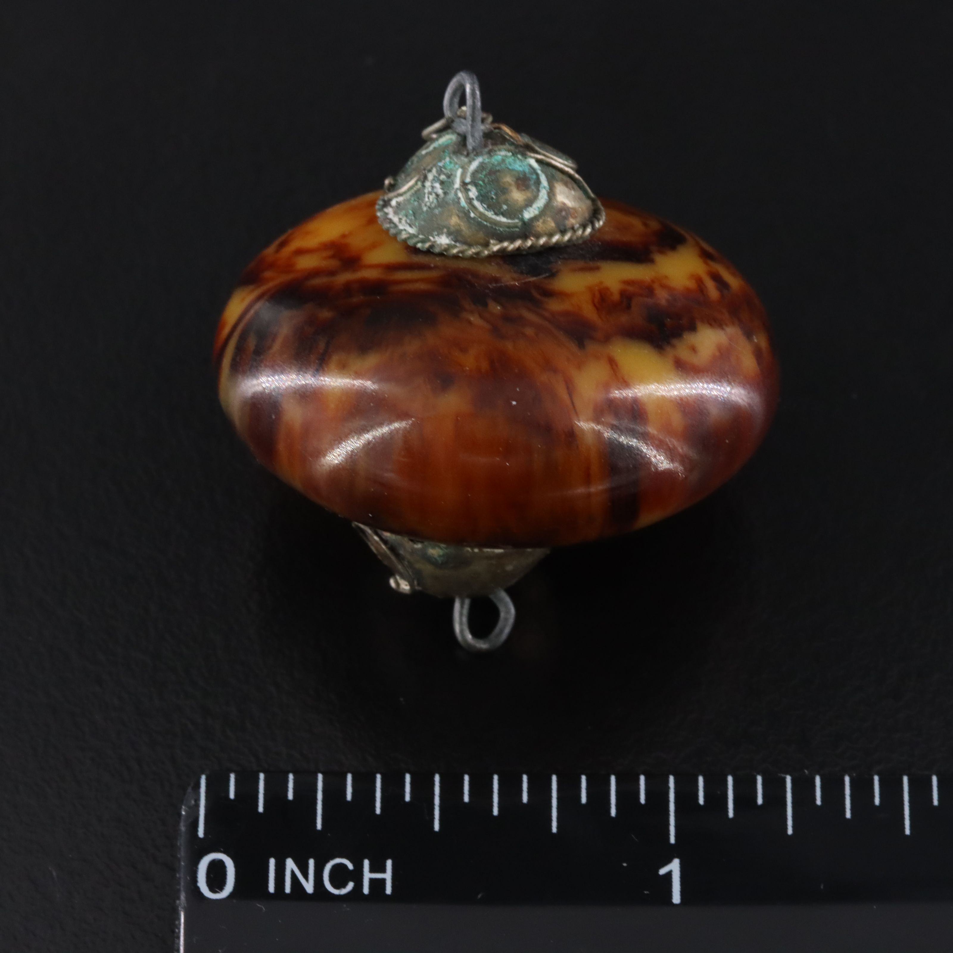 Vintage Marbled Bakelite Beads with Scroll Detail | EBTH