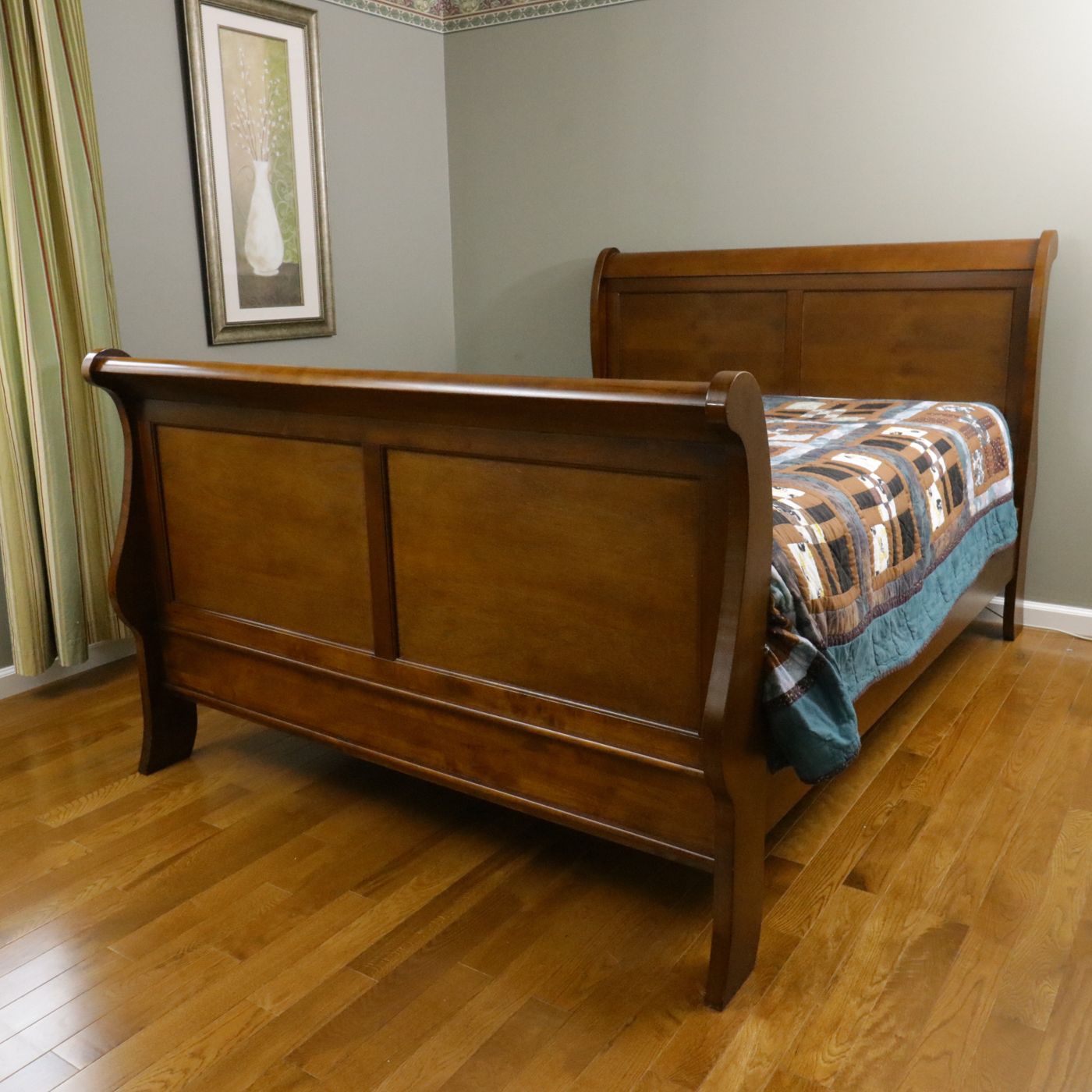 Louis Philippe Style Cherry Queen Sleigh Bed in Cherry Finish | EBTH