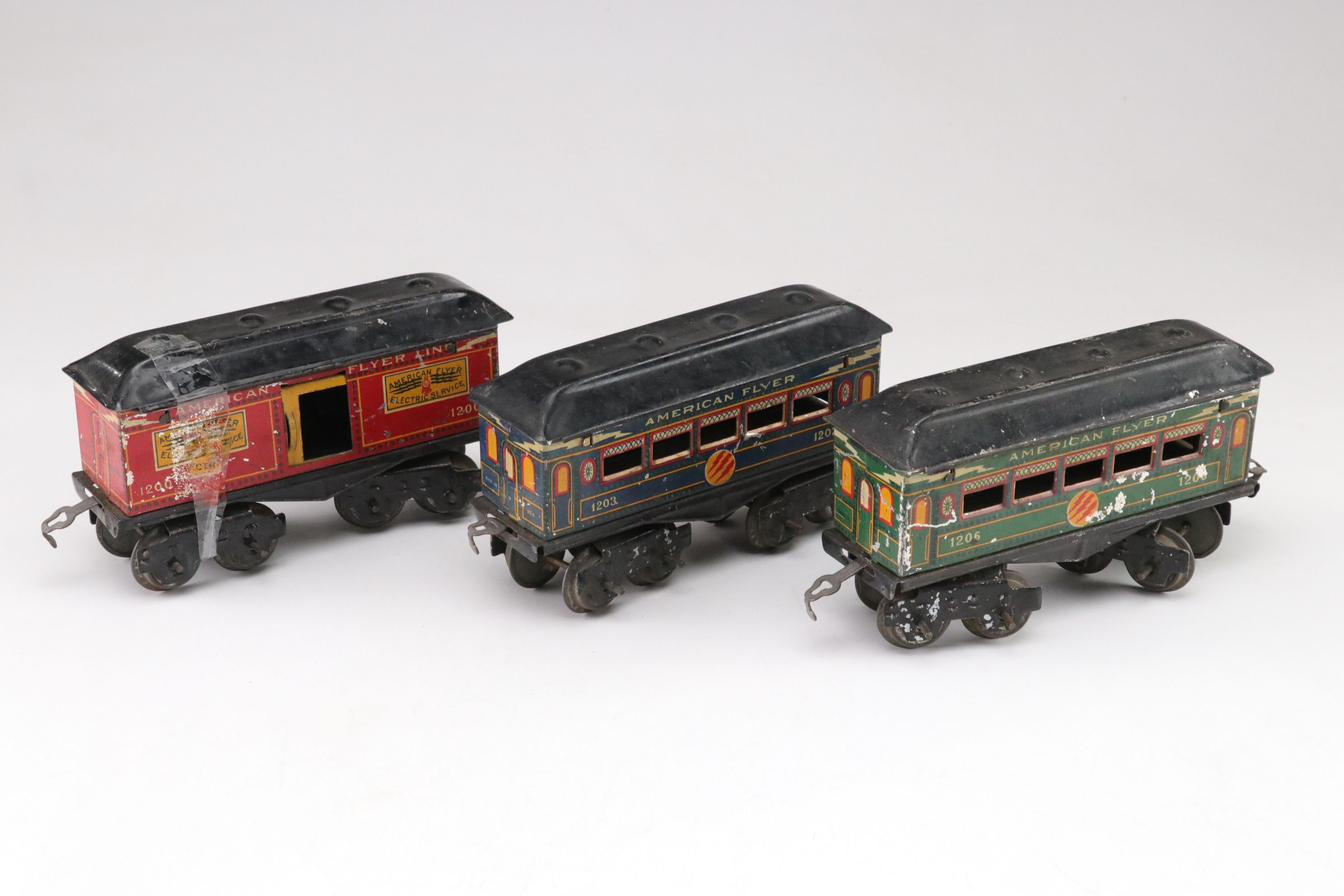 American Flyer Locomotives with Lionel and Marx Model Train Cars | EBTH