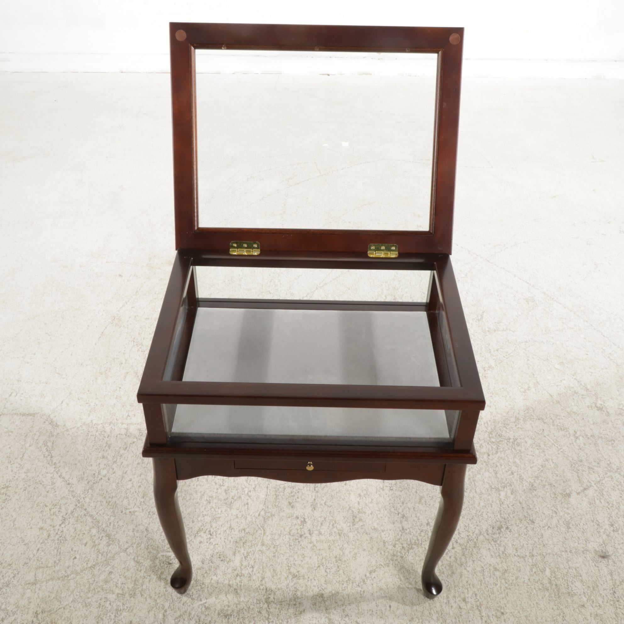 Bombay Company Queen Anne Style Curio Table, Late 20th Century | EBTH