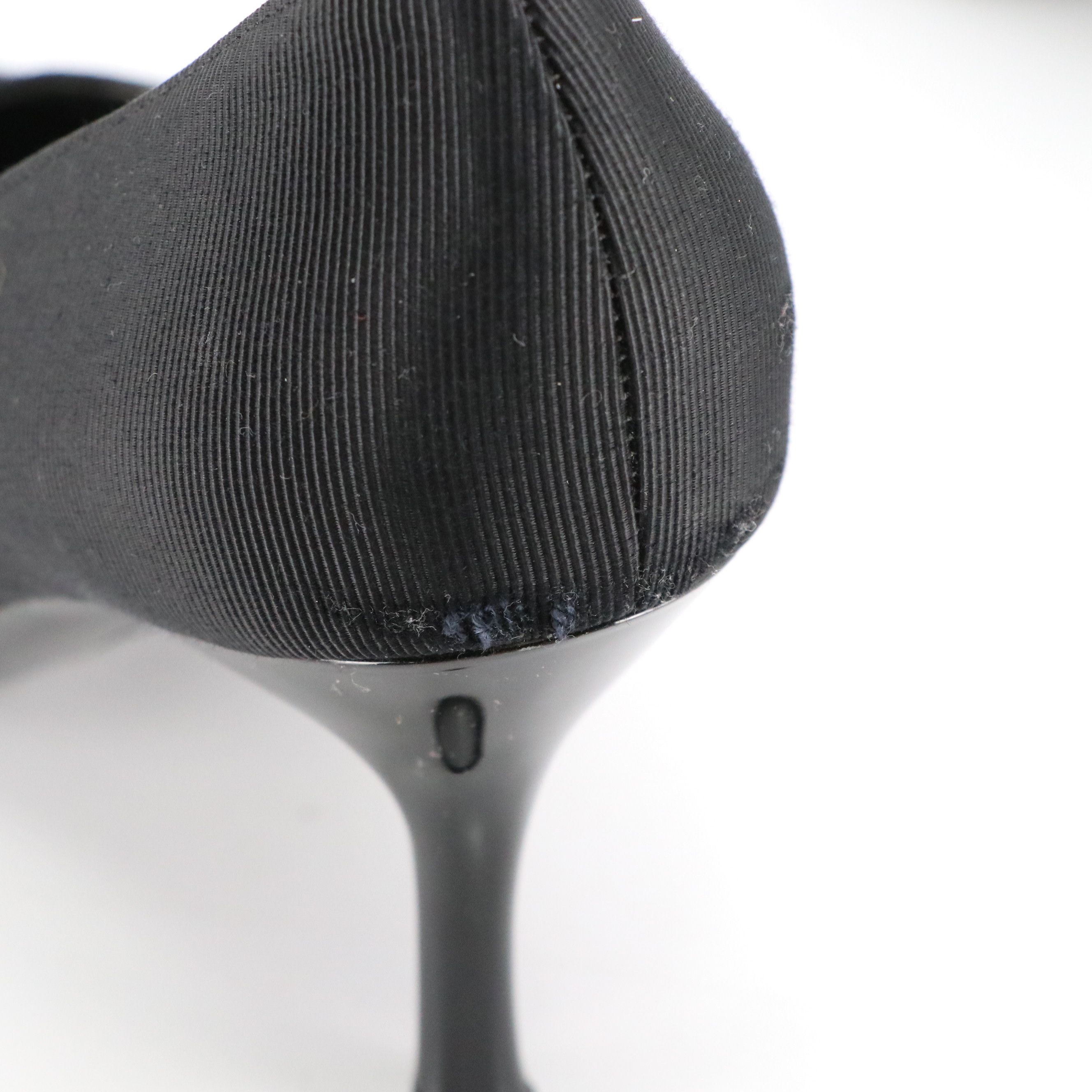 Salvatore Ferragamo Raphael Pumps in Nero Faille Fabric with Box | EBTH