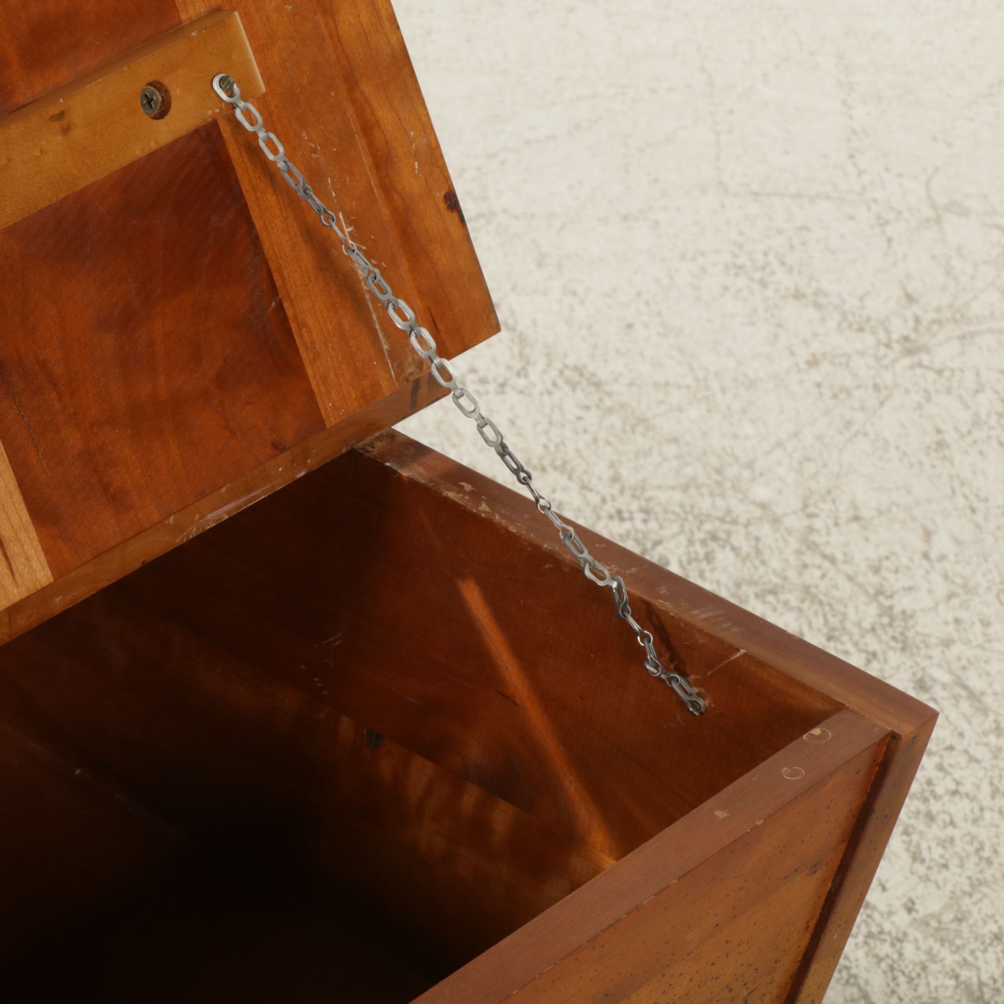 American Primitive Style Pine Dough-Box Side Table | EBTH