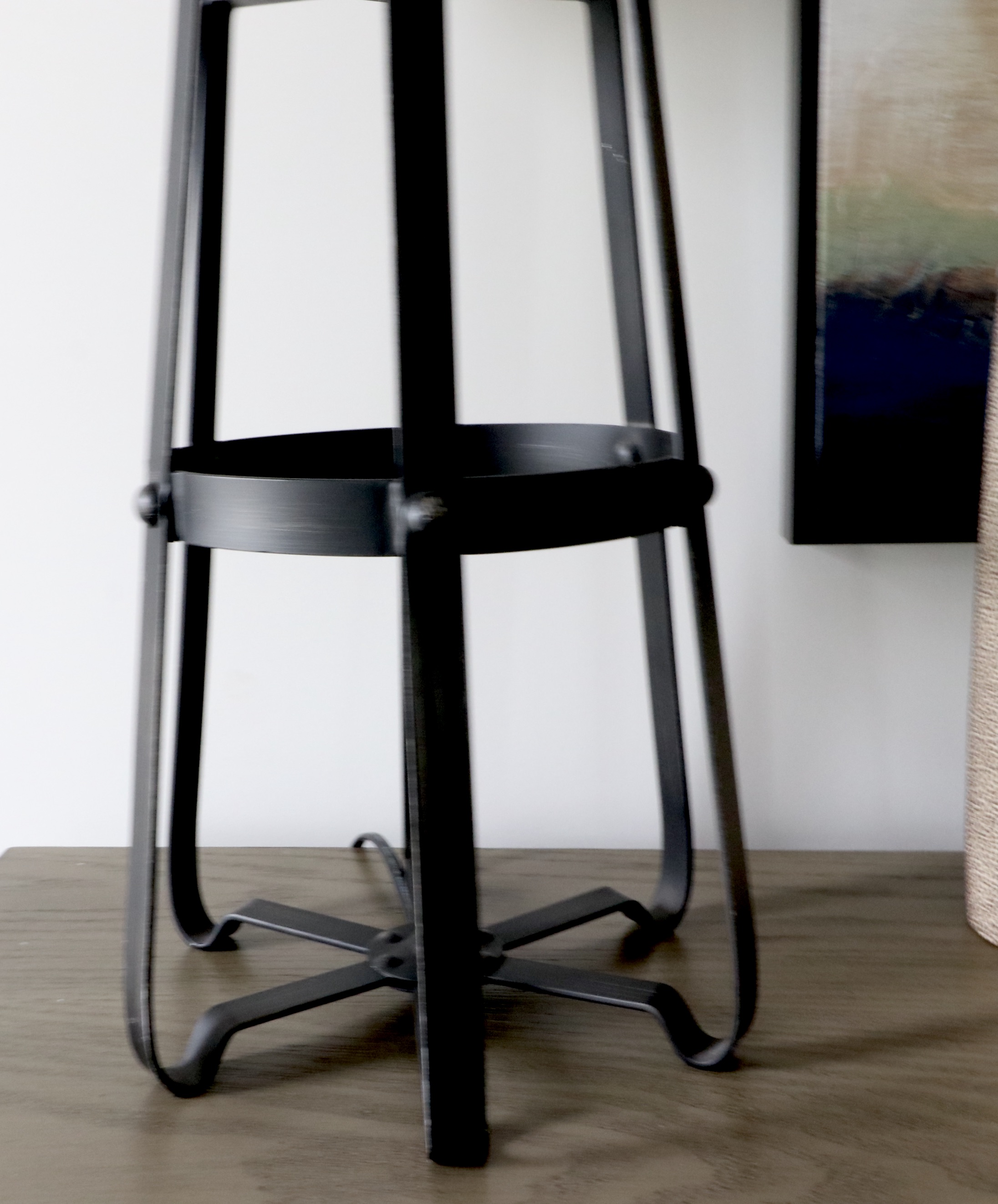 Industrial Style Table Lamp with Throw, Vase and More Modern Décor | EBTH