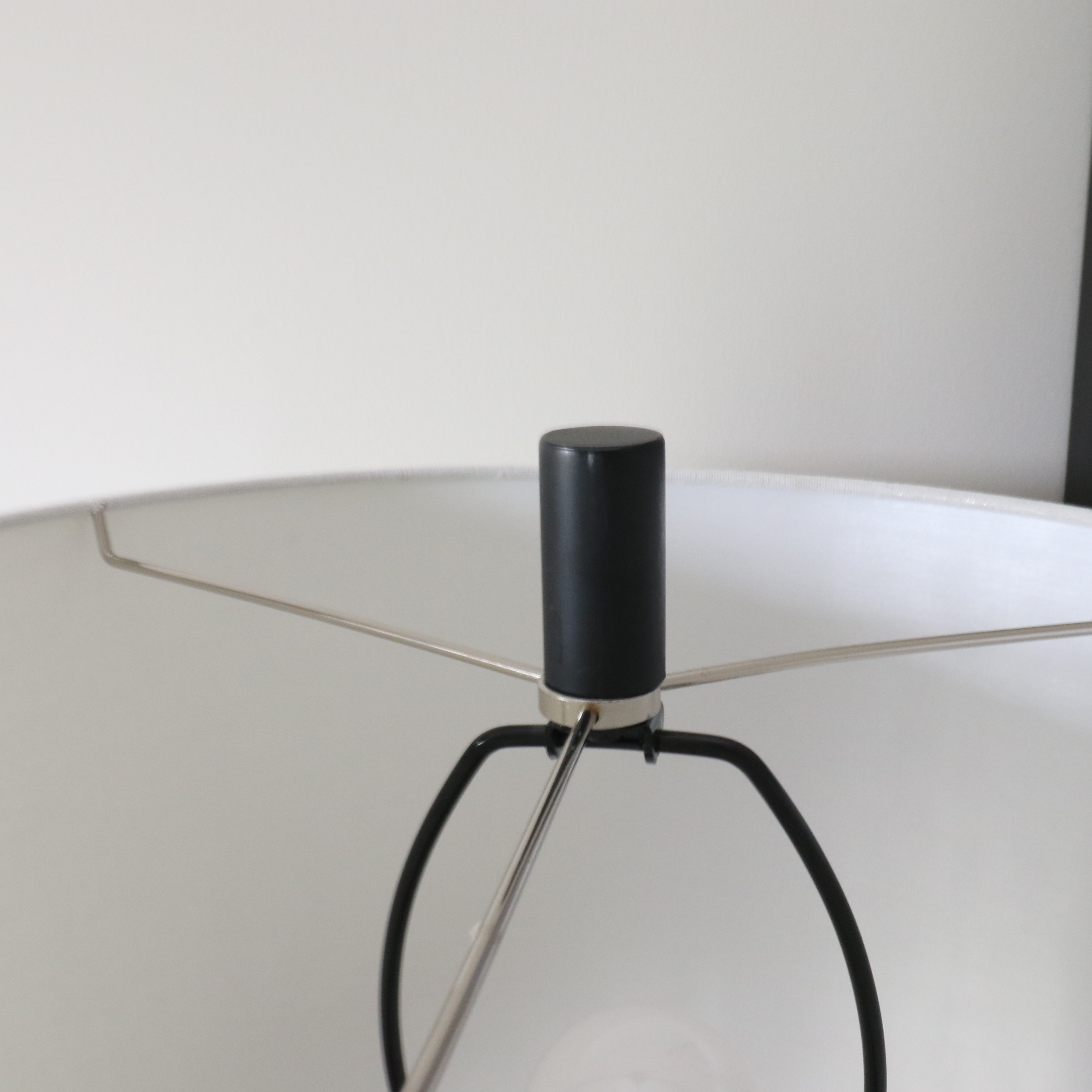 Industrial Style Table Lamp with Throw, Vase and More Modern Décor | EBTH